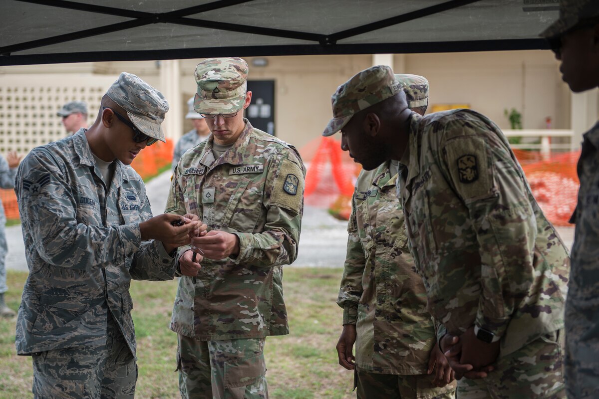 Joint communications training: Soldiers, Airmen make the connection ...