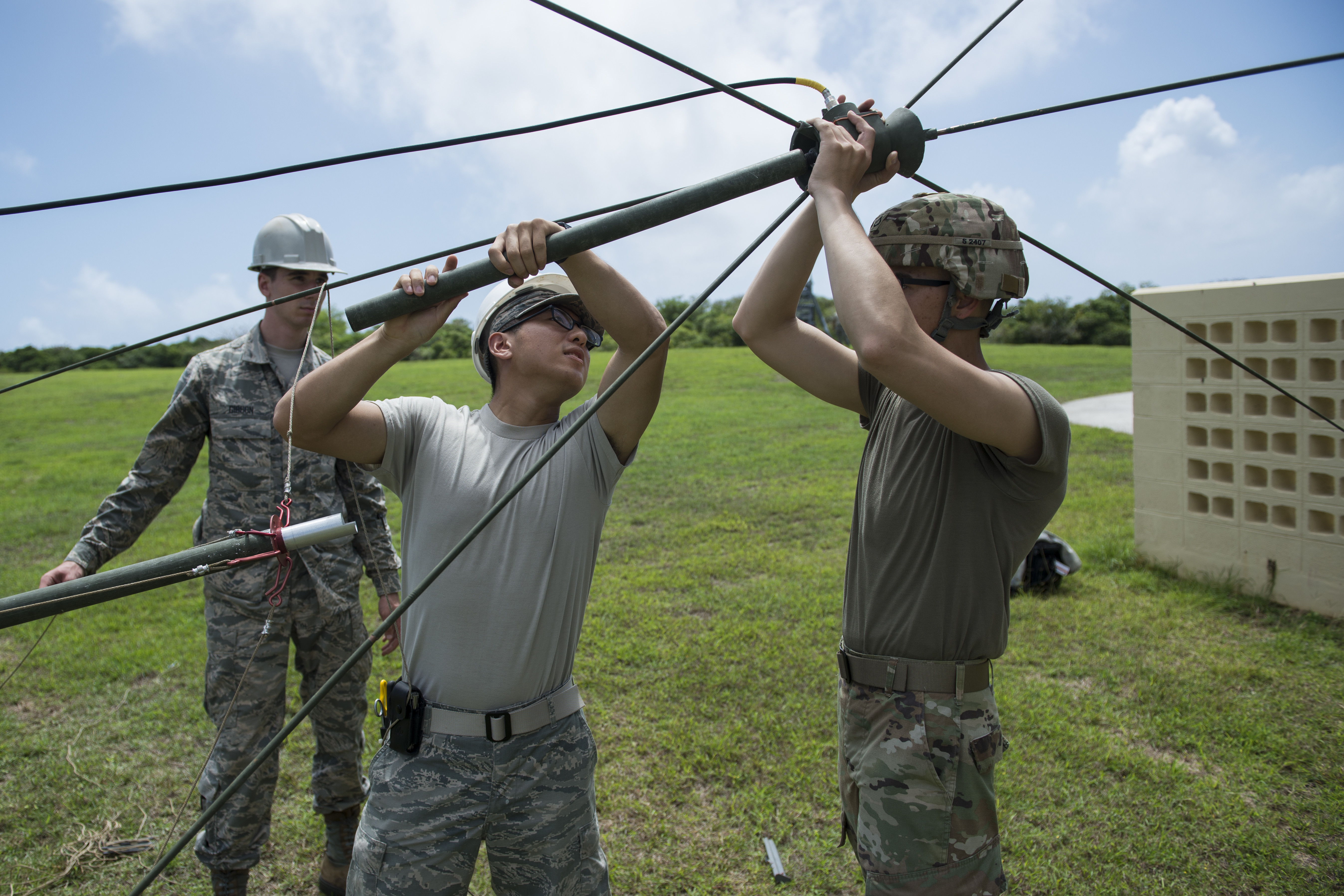Joint communications training: Soldiers, Airmen make the connection ...