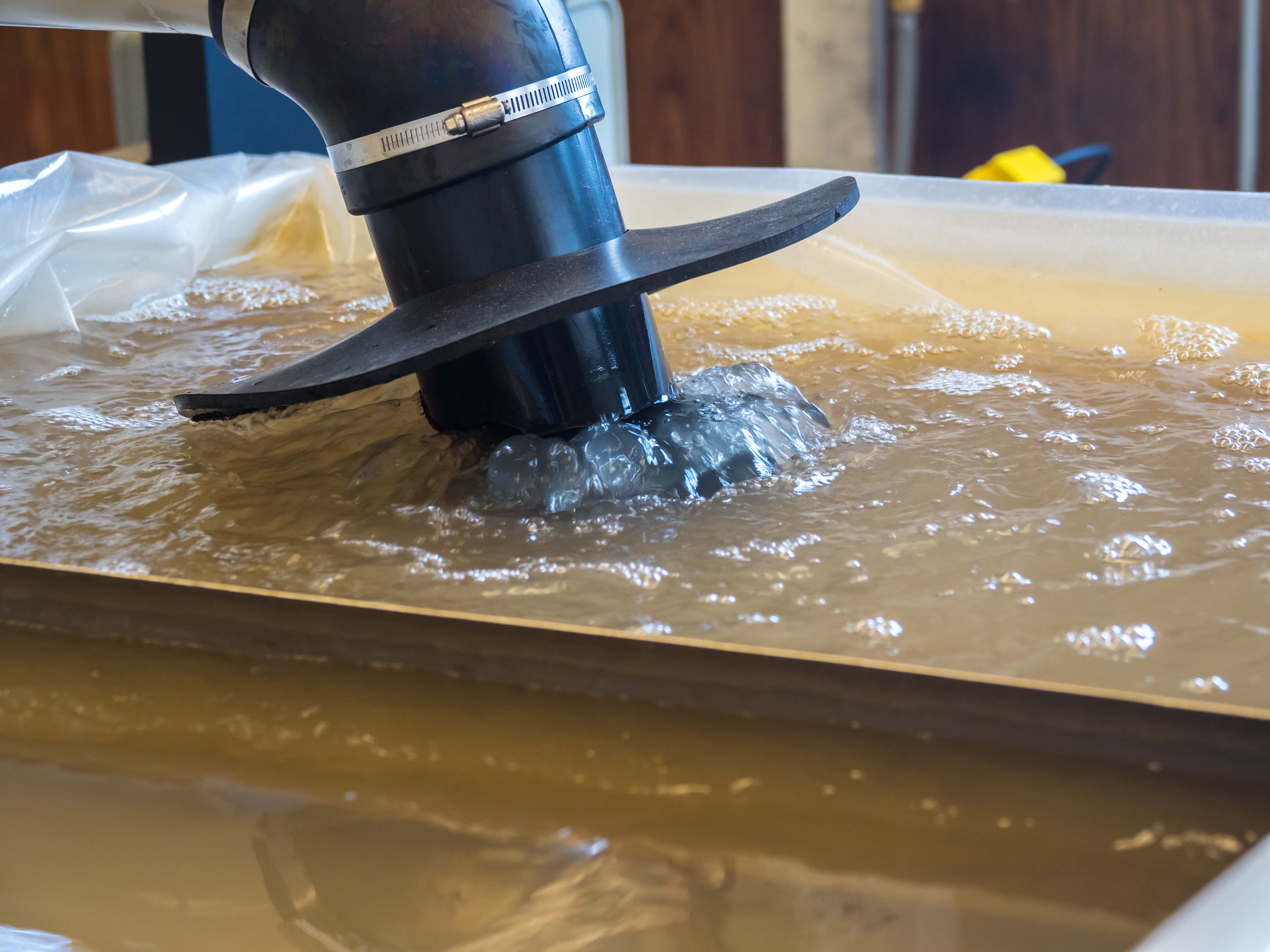 Supersonic water jet keeps Hercs flying > Minneapolis-St Paul Air ...