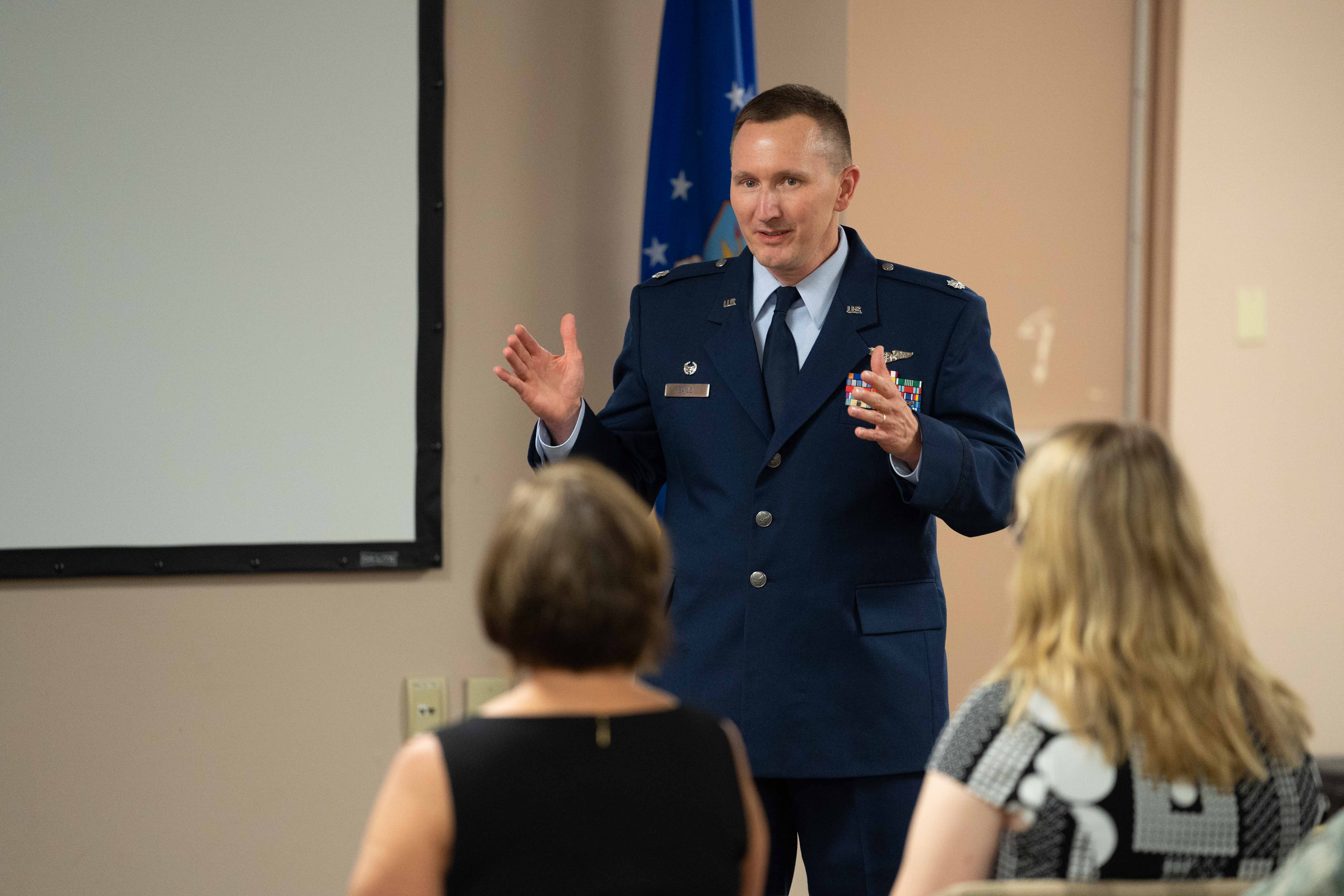 315th AES welcomes new commander > 315th Airlift Wing > News