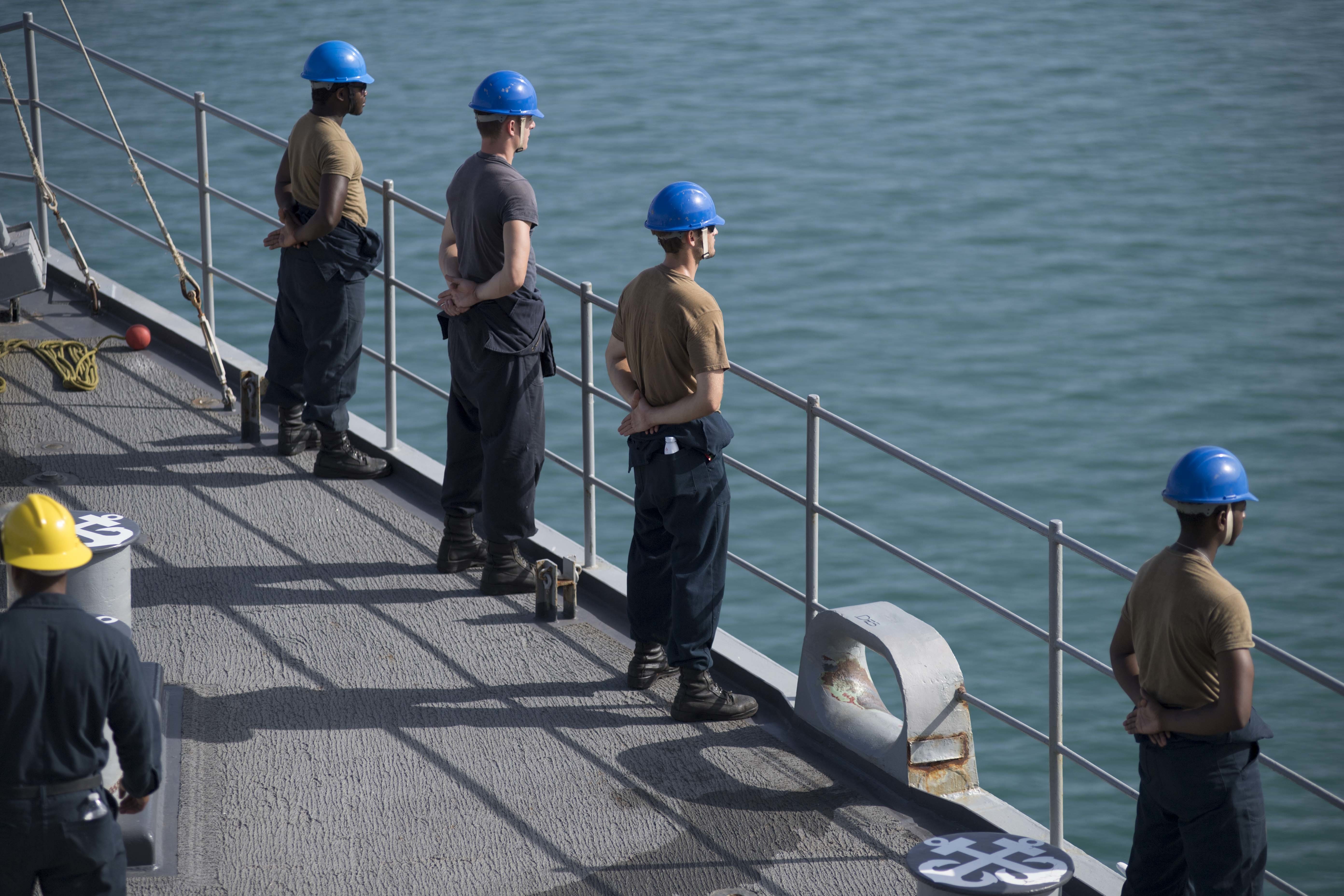 Gunston Hall Conducts Scheduled Mid-Deployment Voyage Repair for ...