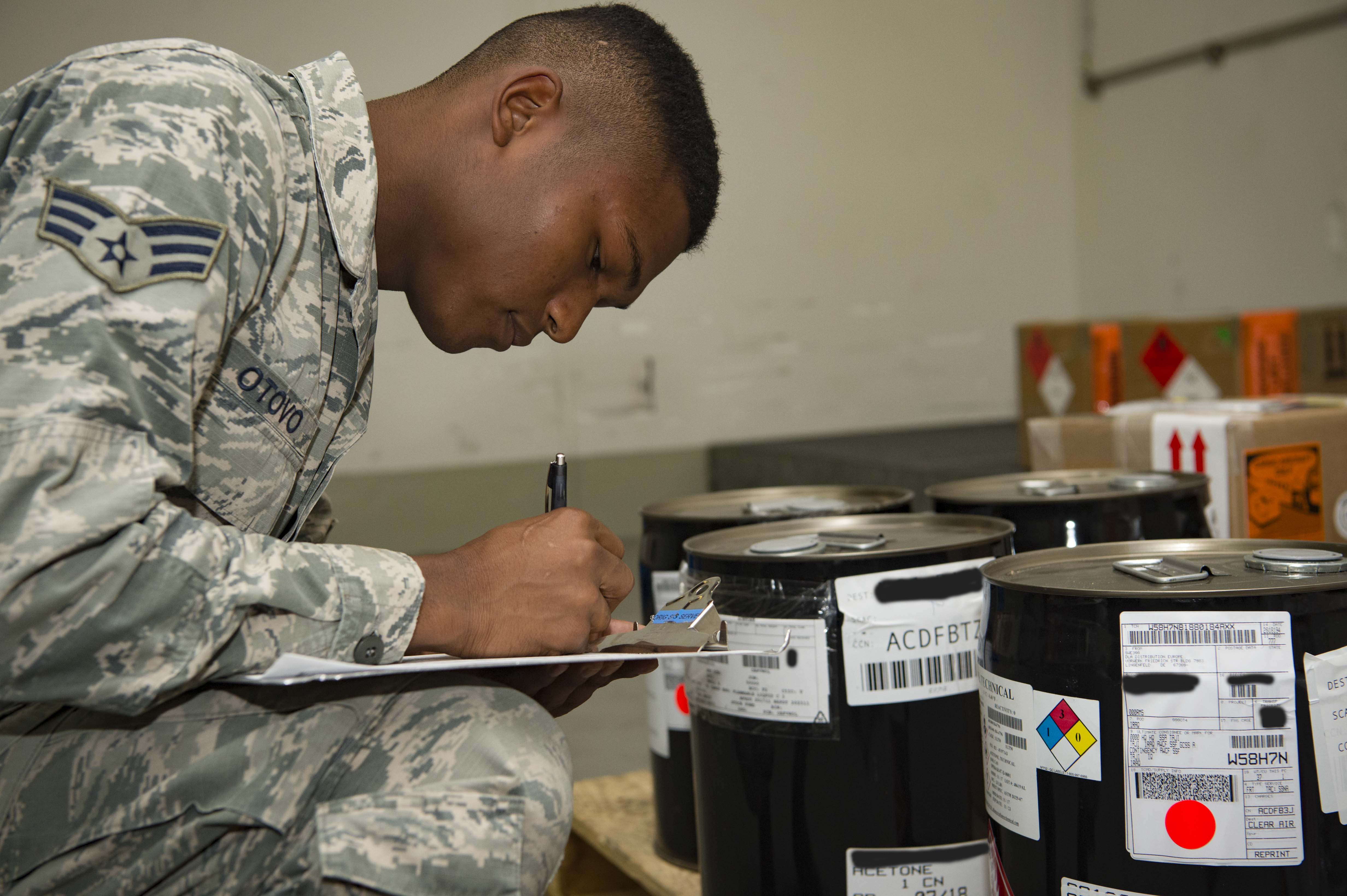 Move it: 721st APS, Ramstein’s cargo and passenger hub > Ramstein Air ...