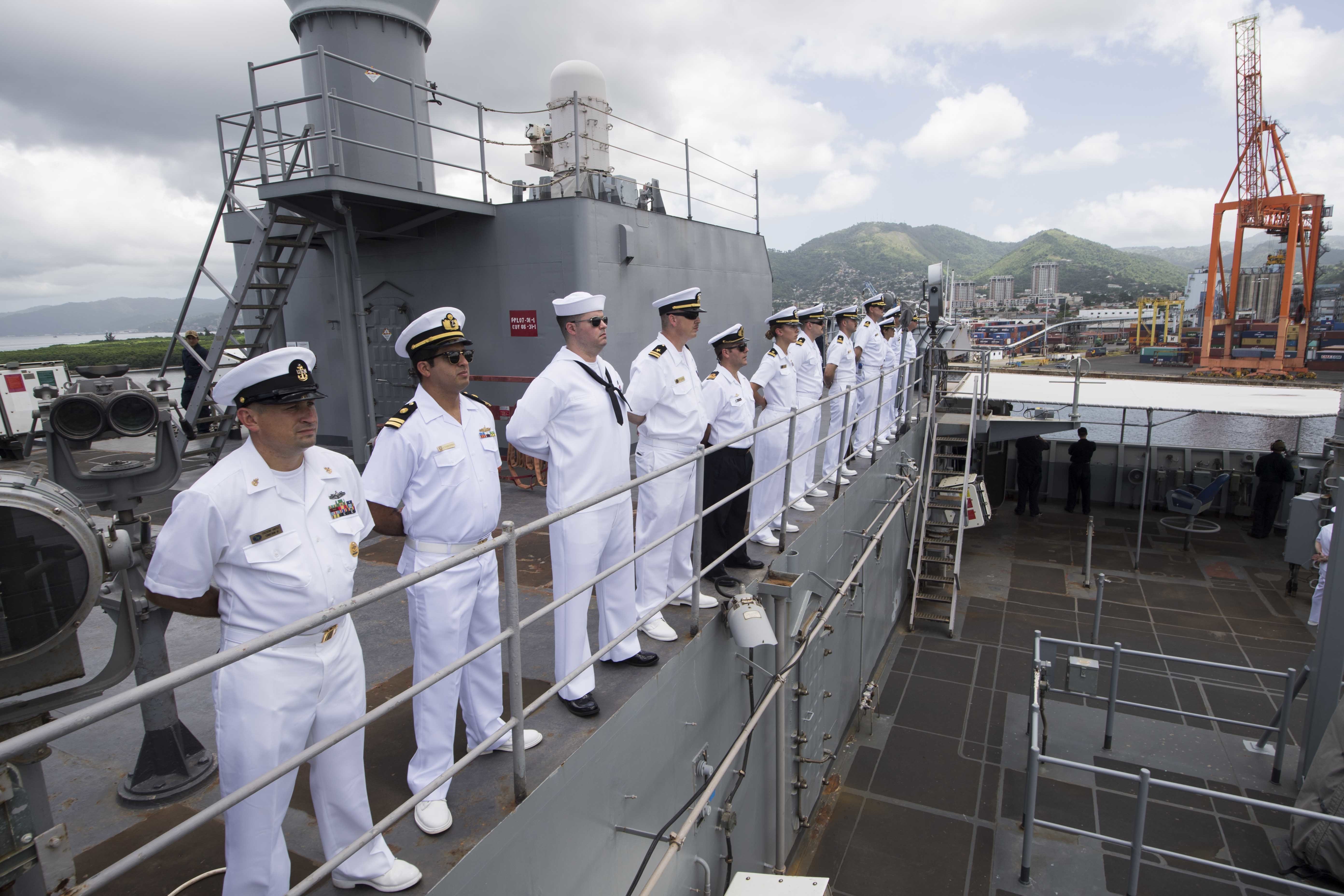 Gunston Hall Conducts Scheduled Mid-Deployment Voyage Repair for ...