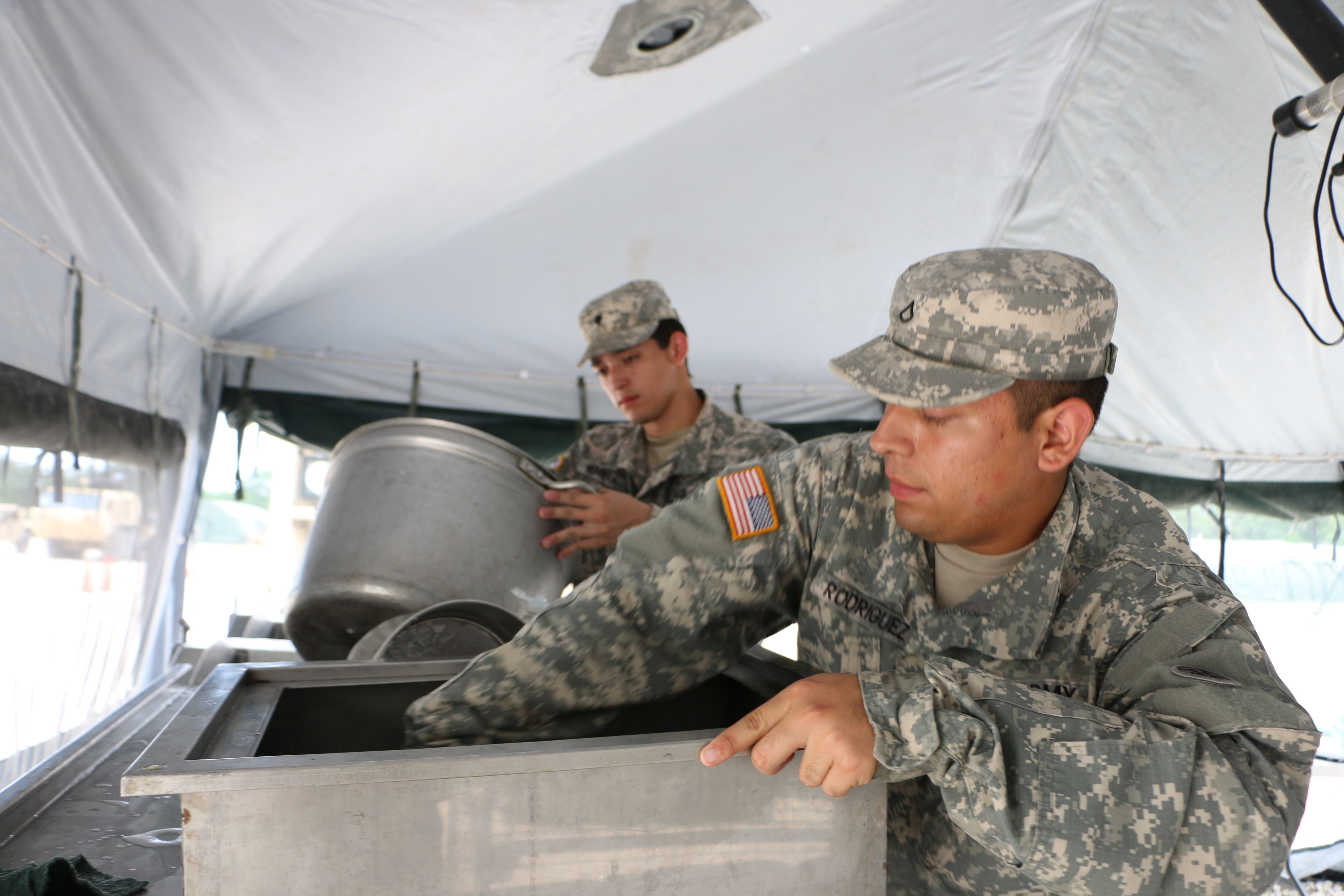 370th TC "Outlaws" take over the kitchen > U.S. Army Reserve > News-Display