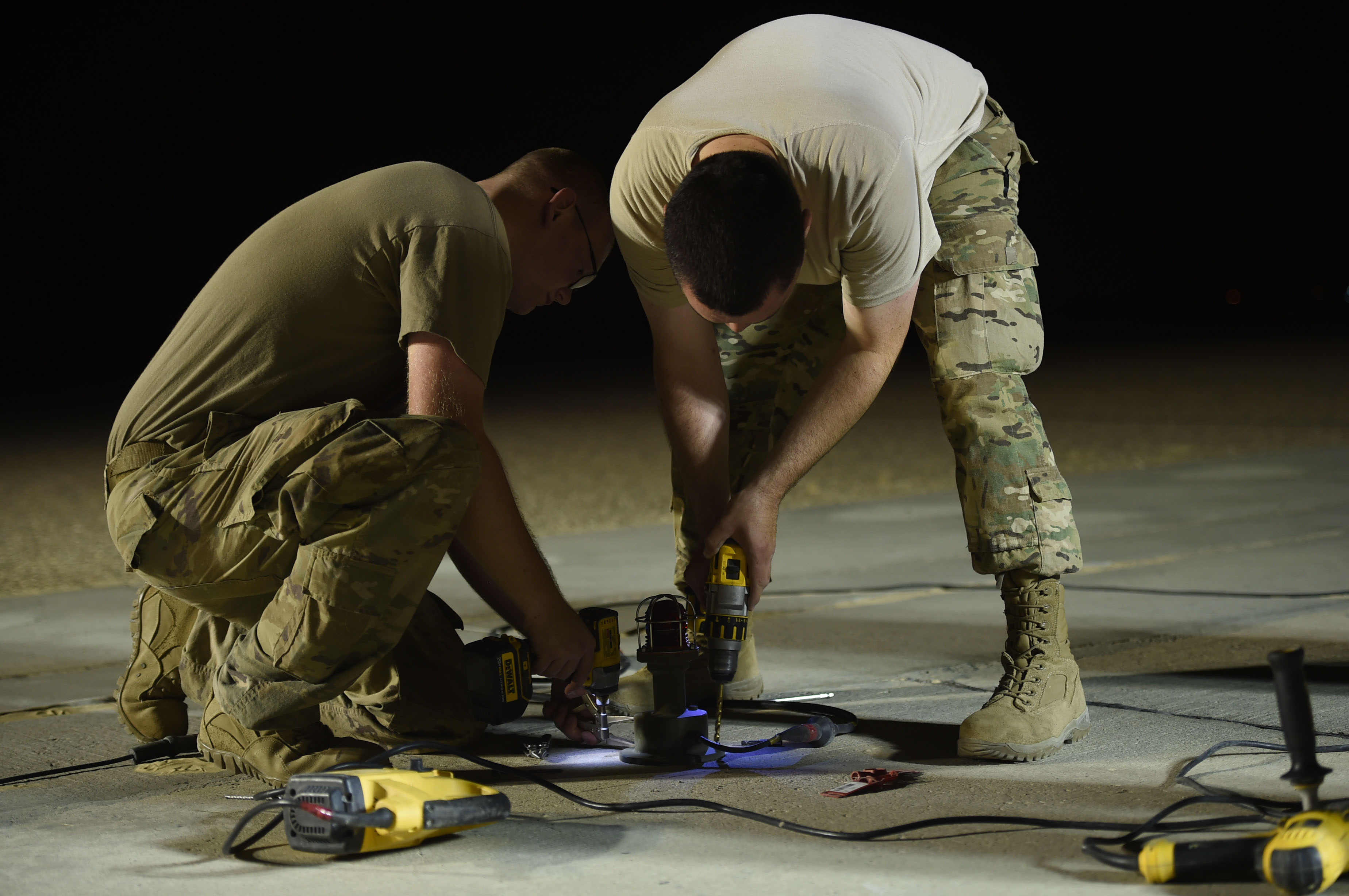 Airfield Ops, CE work together to light the way > U.S. Air Forces ...
