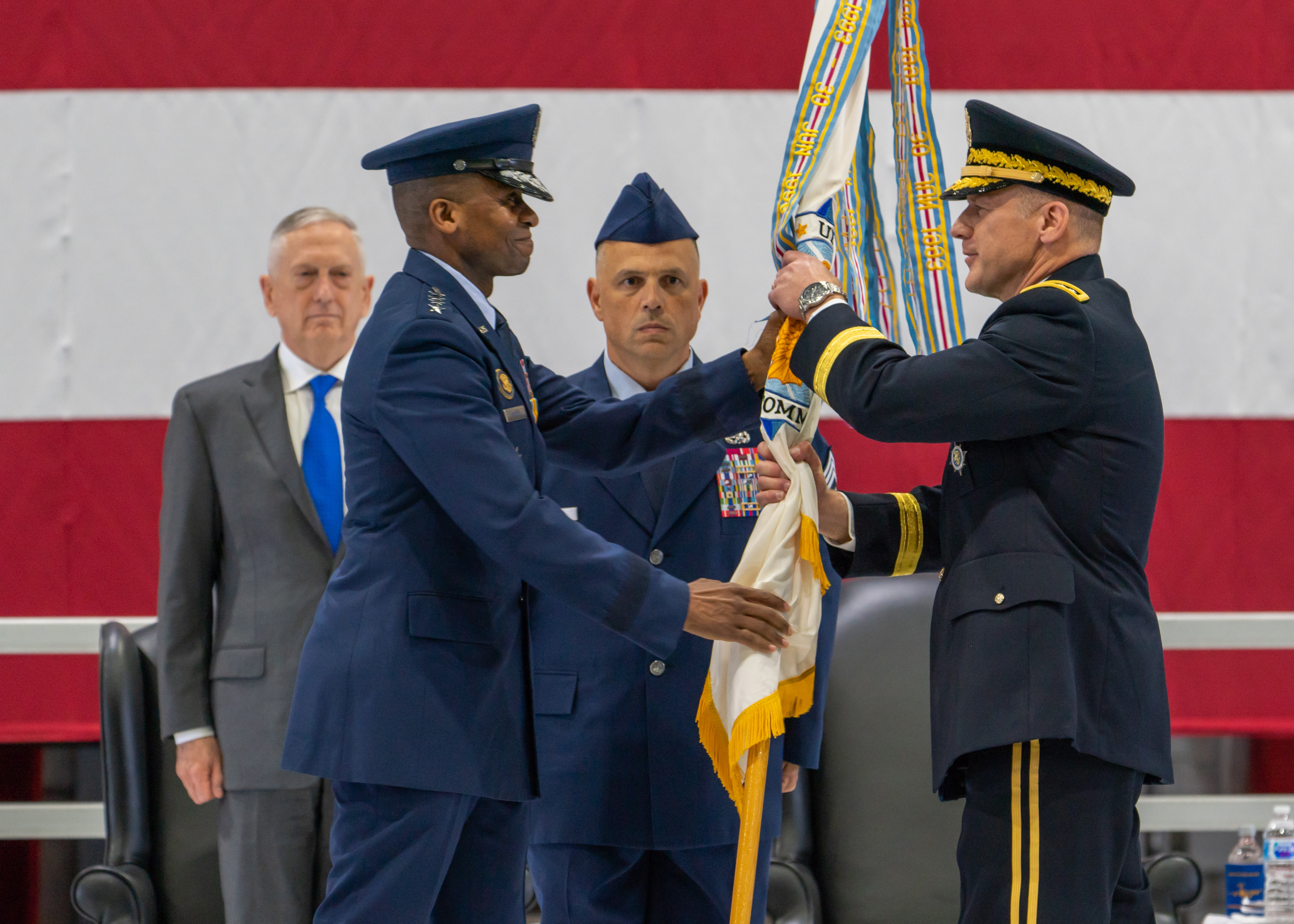 Lyons takes command of USTRANSCOM > Scott Air Force Base > Article Display