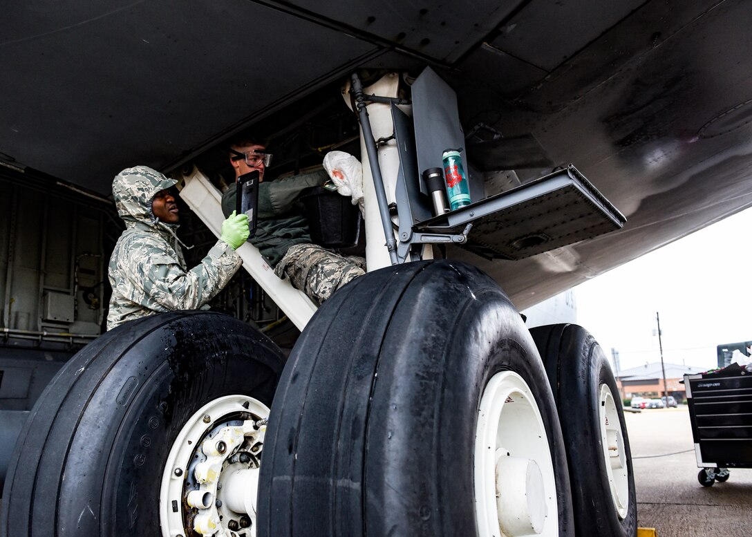 362nd TRS KC-135 Crew Chief training