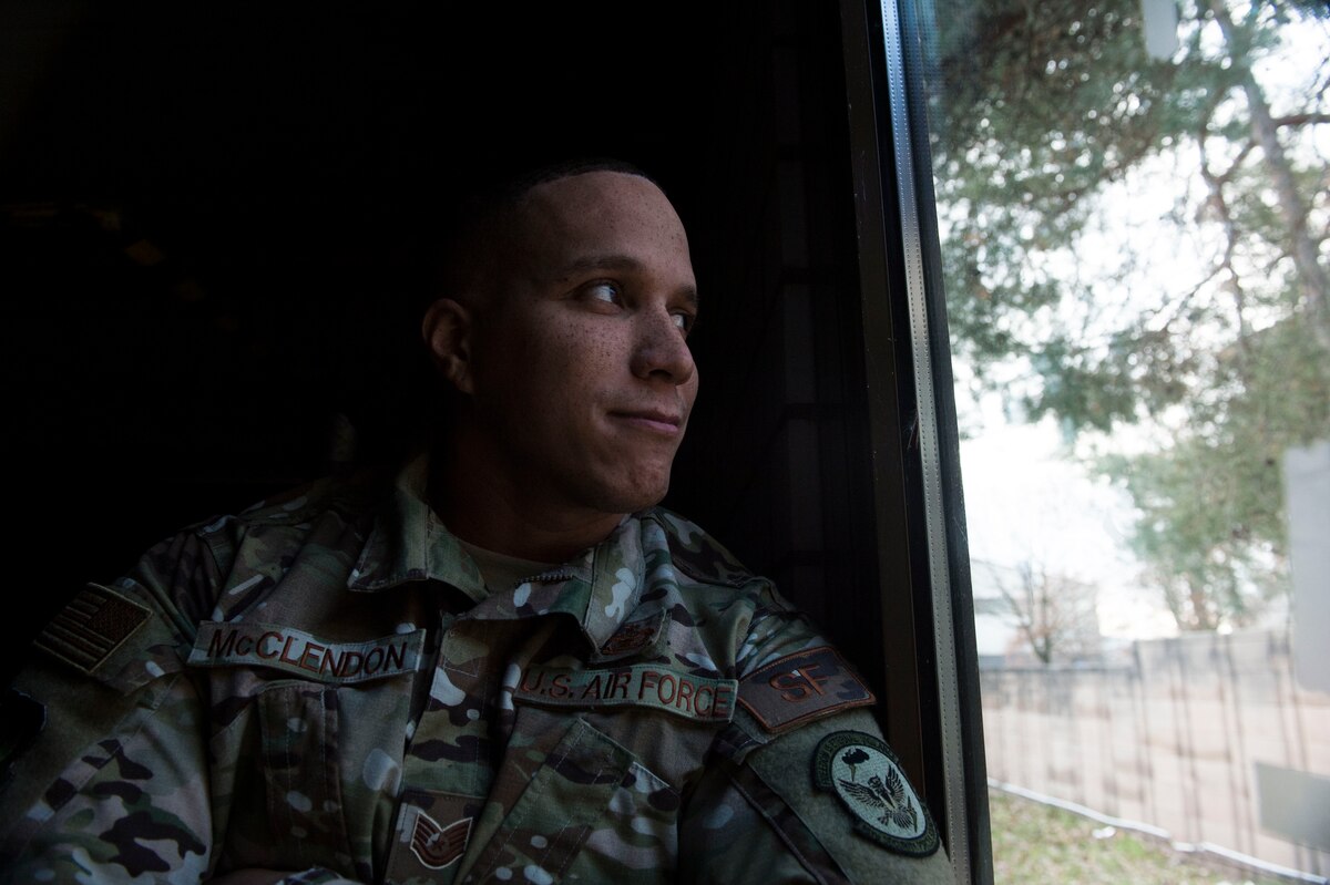 Turning a mess into a message > Ramstein Air Base > Article Display
