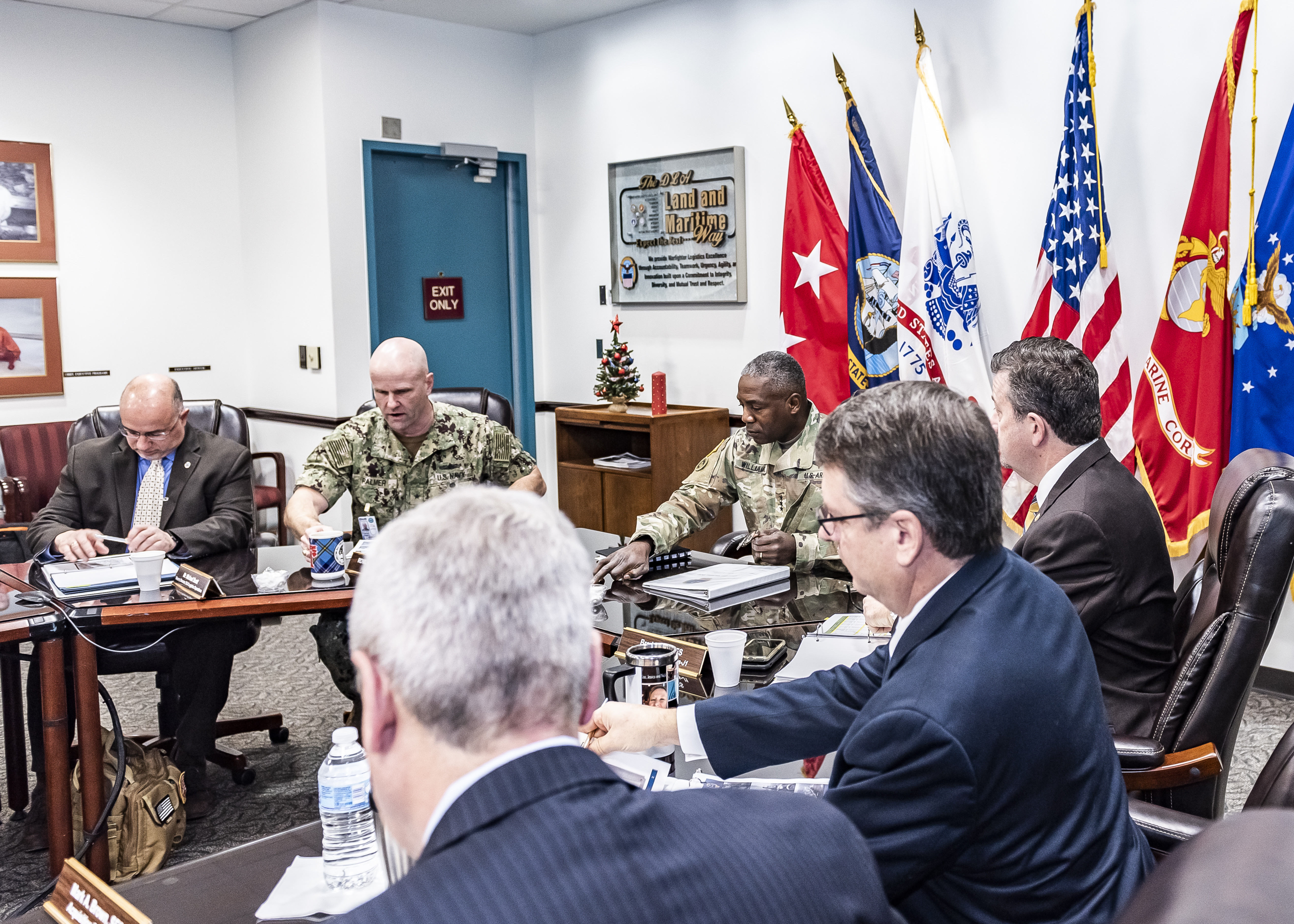 DLA Director visits Land and Maritime, reviews logistics operations ...