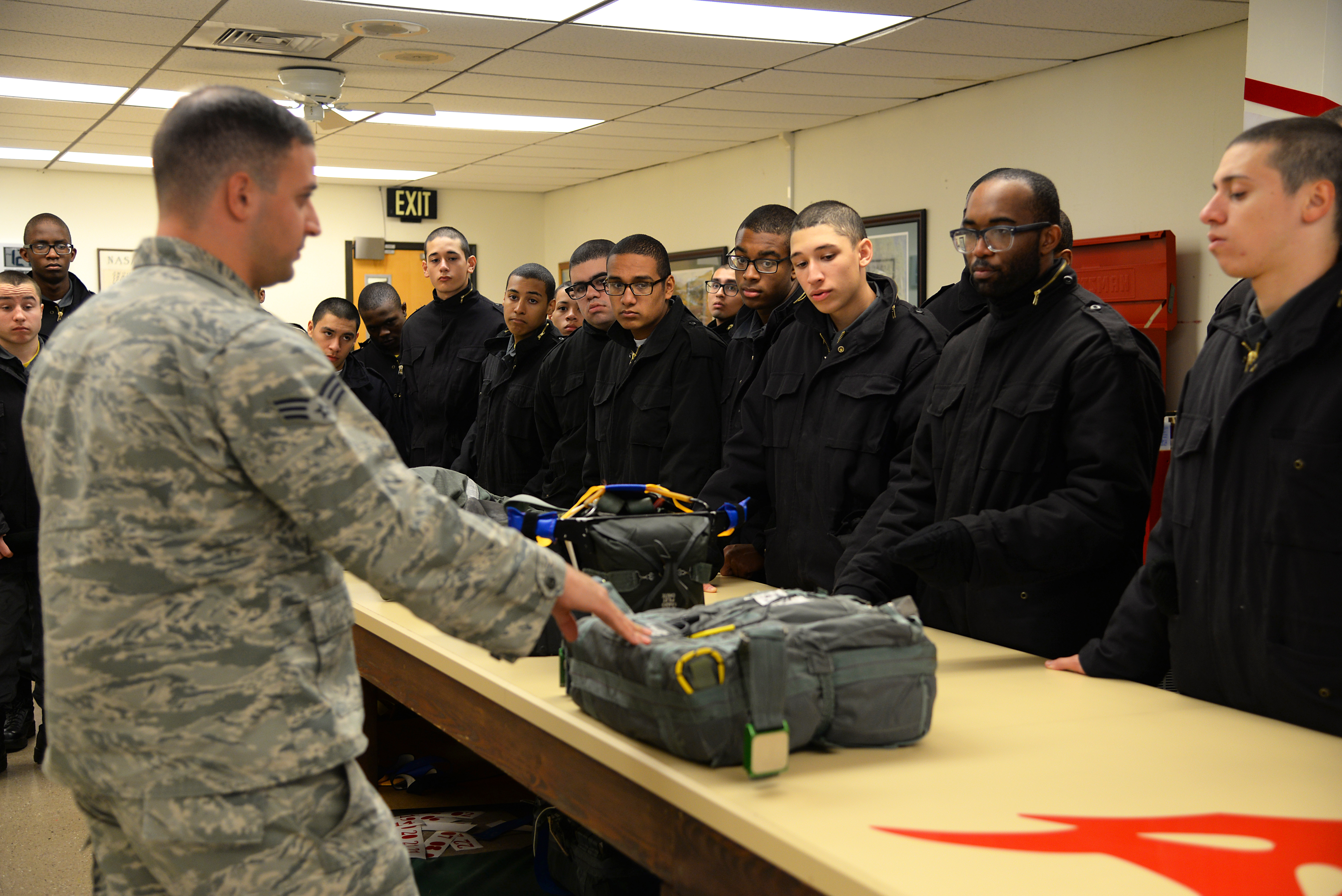 NJ Youth ChalleNGe Academy cadets visit the 177th Fighter Wing > 177th ...