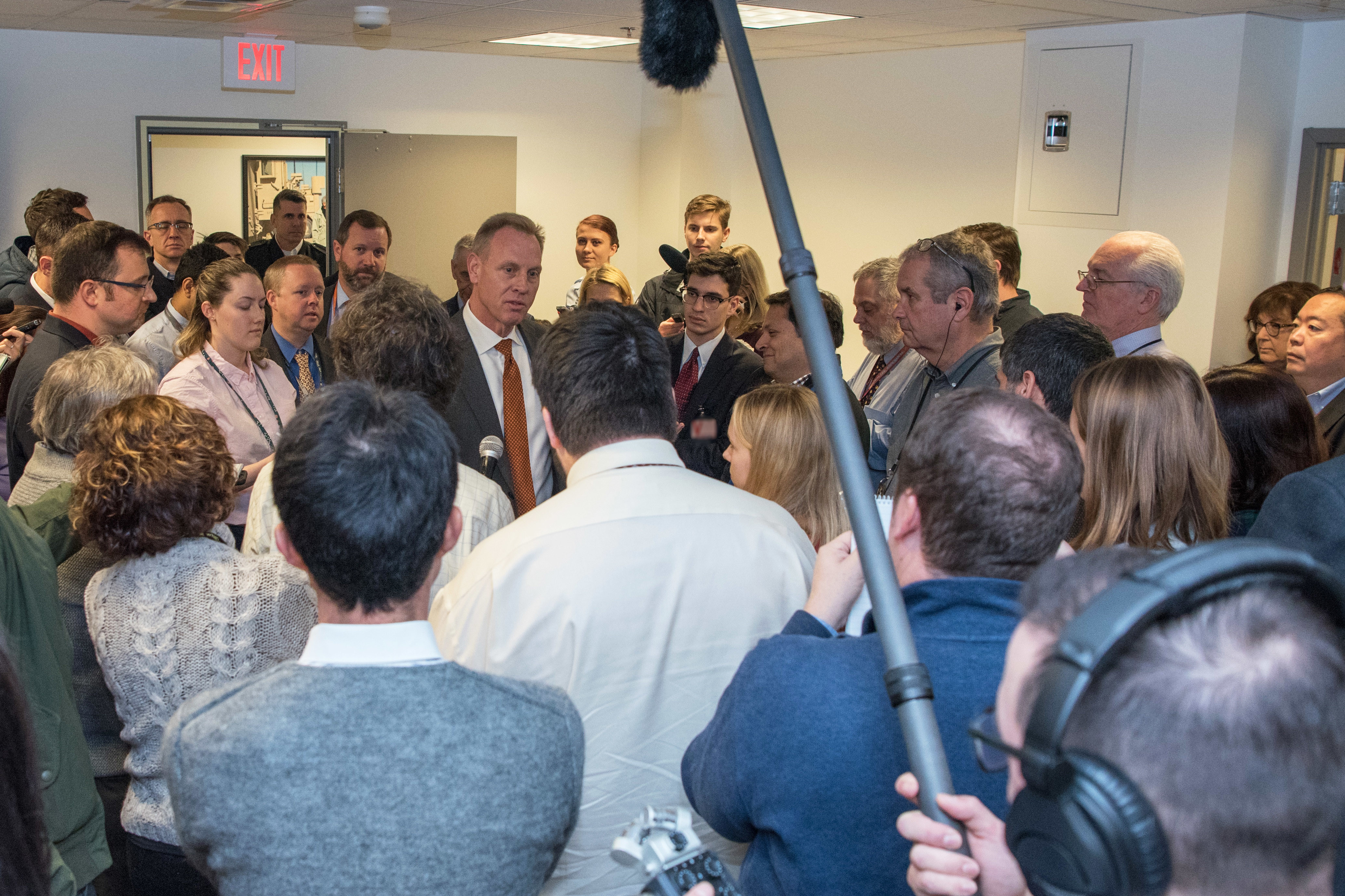 Briefing Reporters