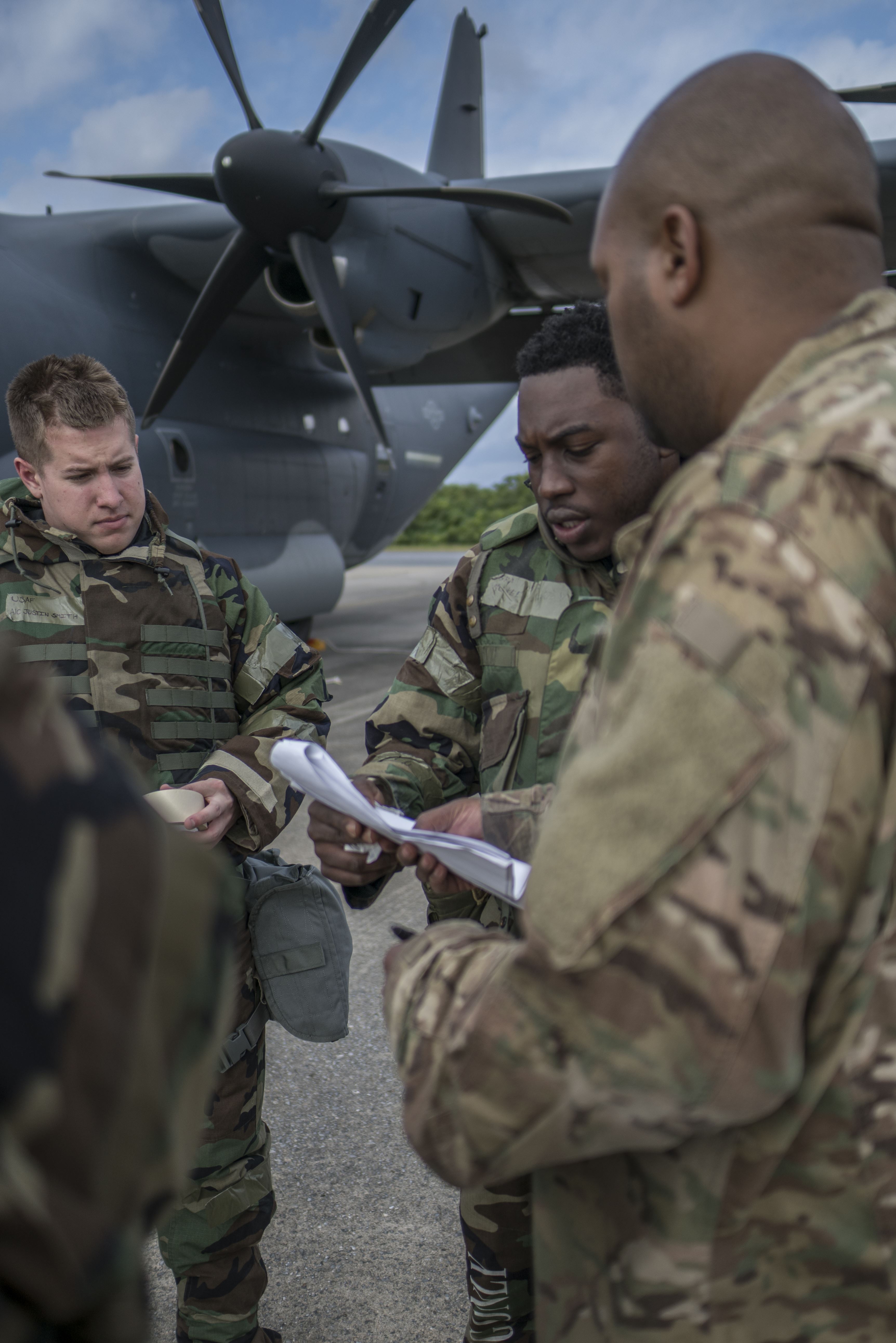 353rd SOMXS practices aircraft launch and recovery in protective gear ...
