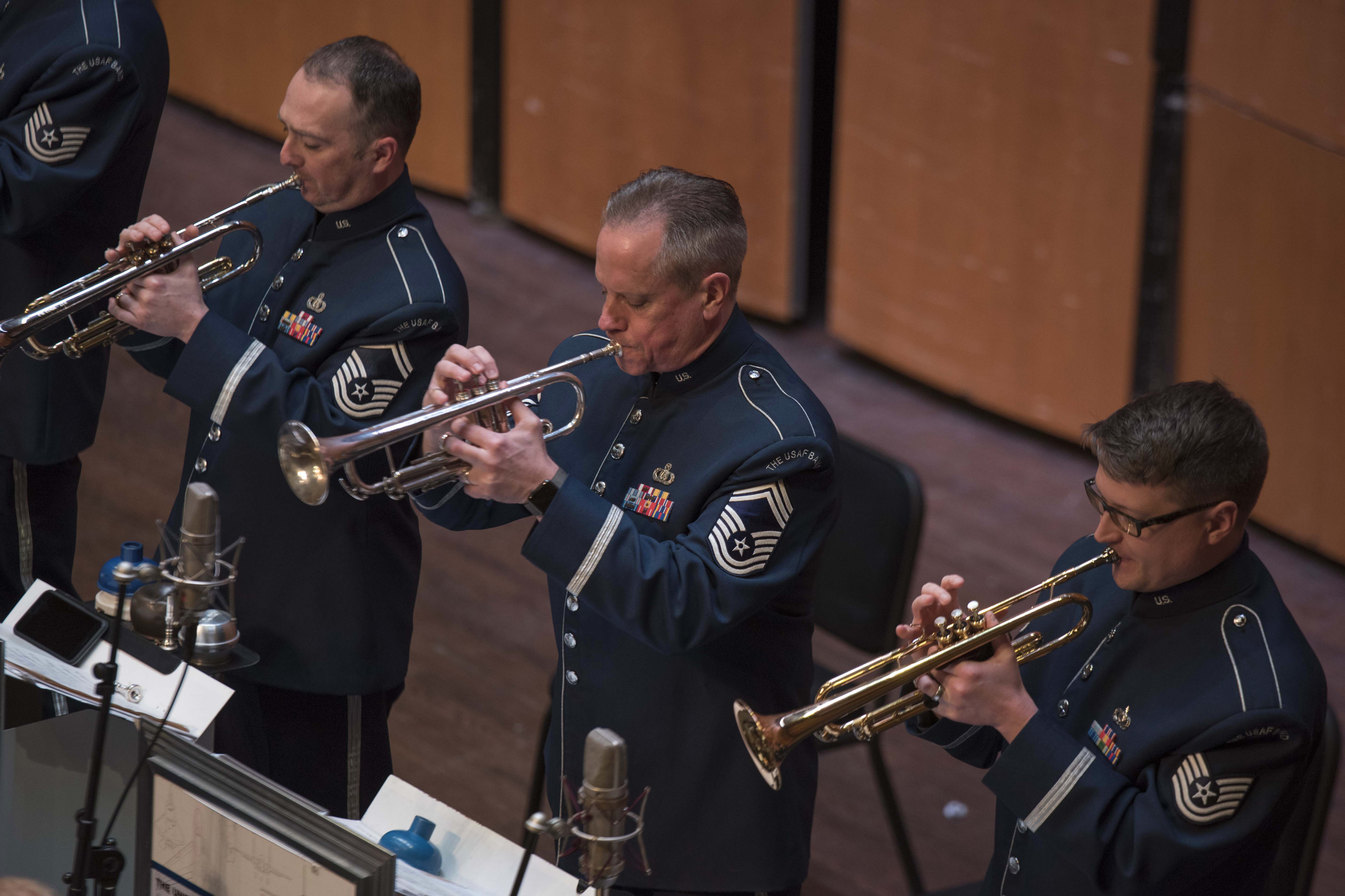 Renowned jazz artist sings with AF Band