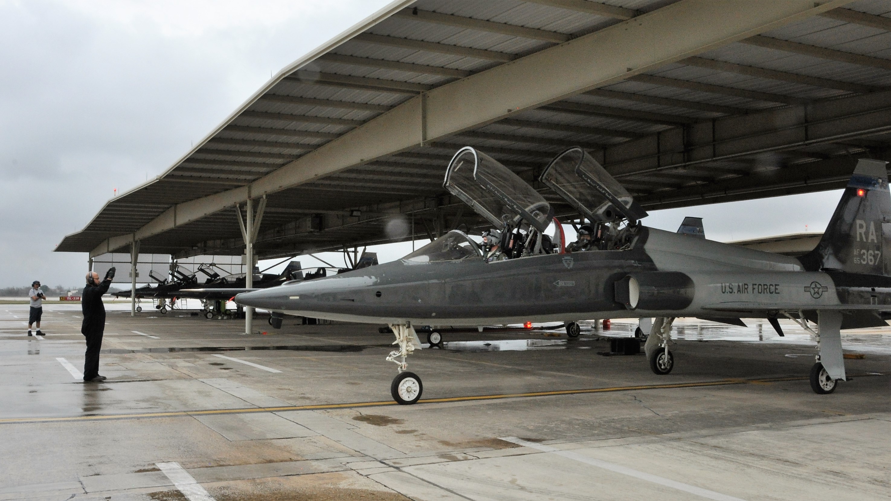 22AF leaders visit 340th FTG > Air Force Reserve Command > News Article