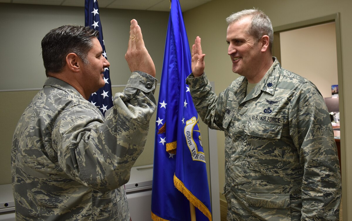 655th ISRG deputy commander promoted to colonel > 445th Airlift Wing ...