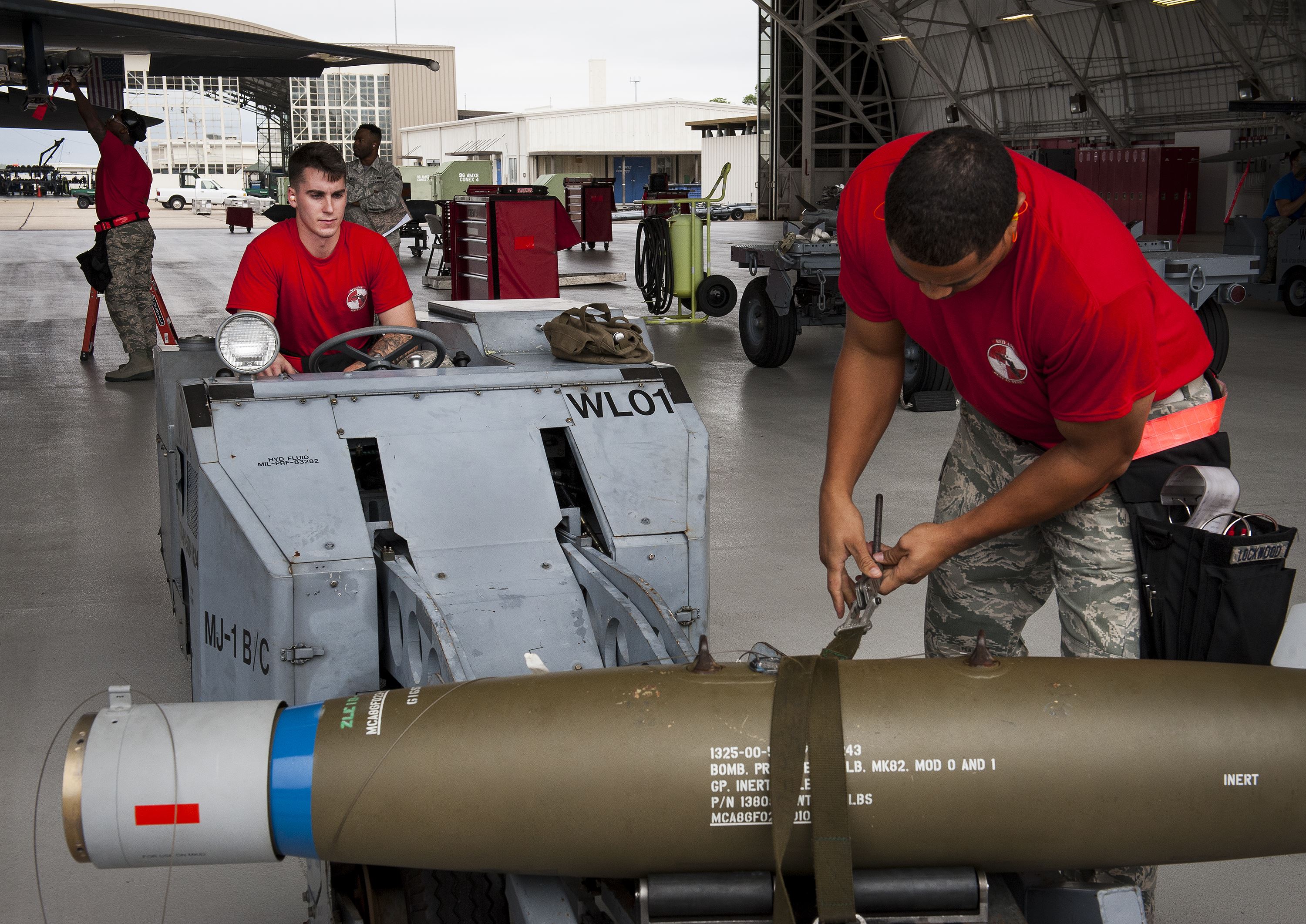 Red roars in weapons load battle > Eglin Air Force Base > Article Display