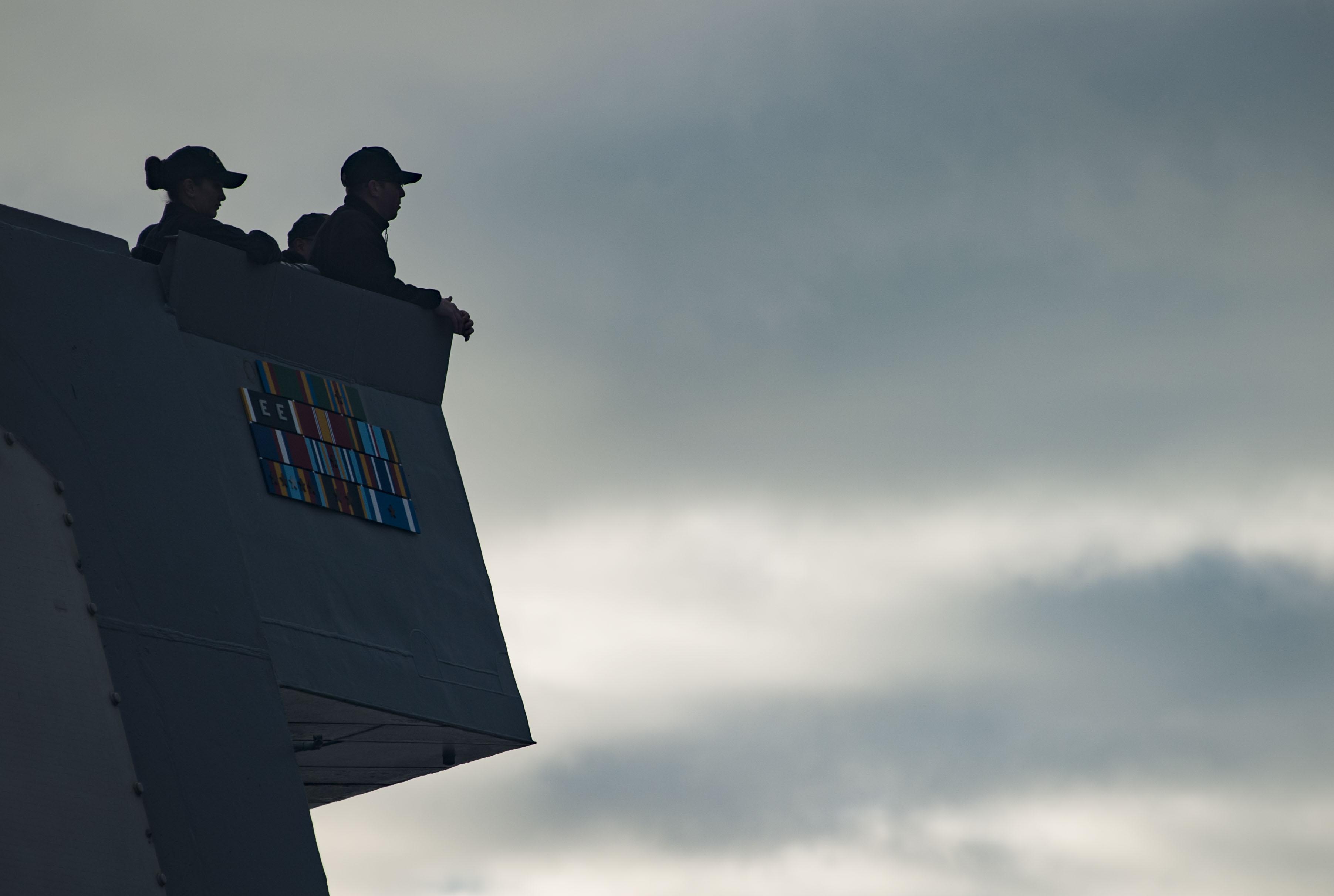 USS Ross Departs on Sixth FDNF Patrol > United States Navy > display ...