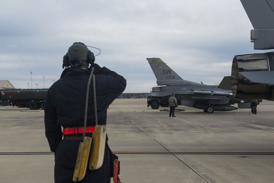 F-16s burn up runway with hot pits