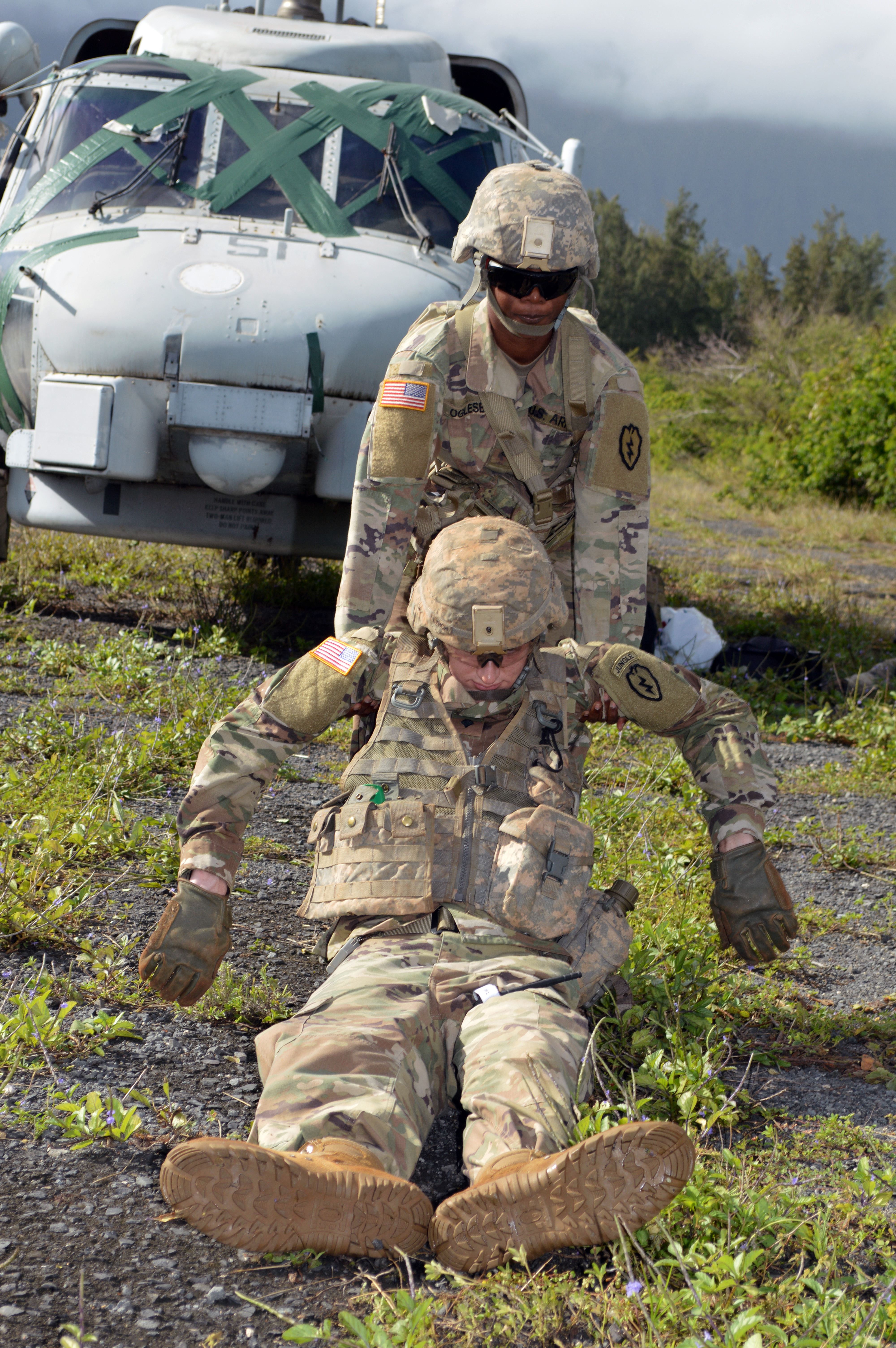 ‘Wayfinder’ Medics Conduct MEDEVAC Training on Black Hawk > U.S. Indo ...