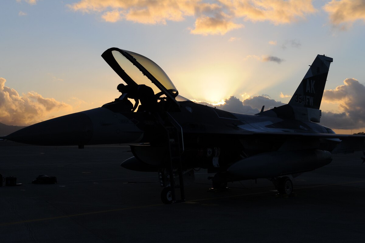 Maintaining Aggressor Squadron > 15th Wing > Article Display