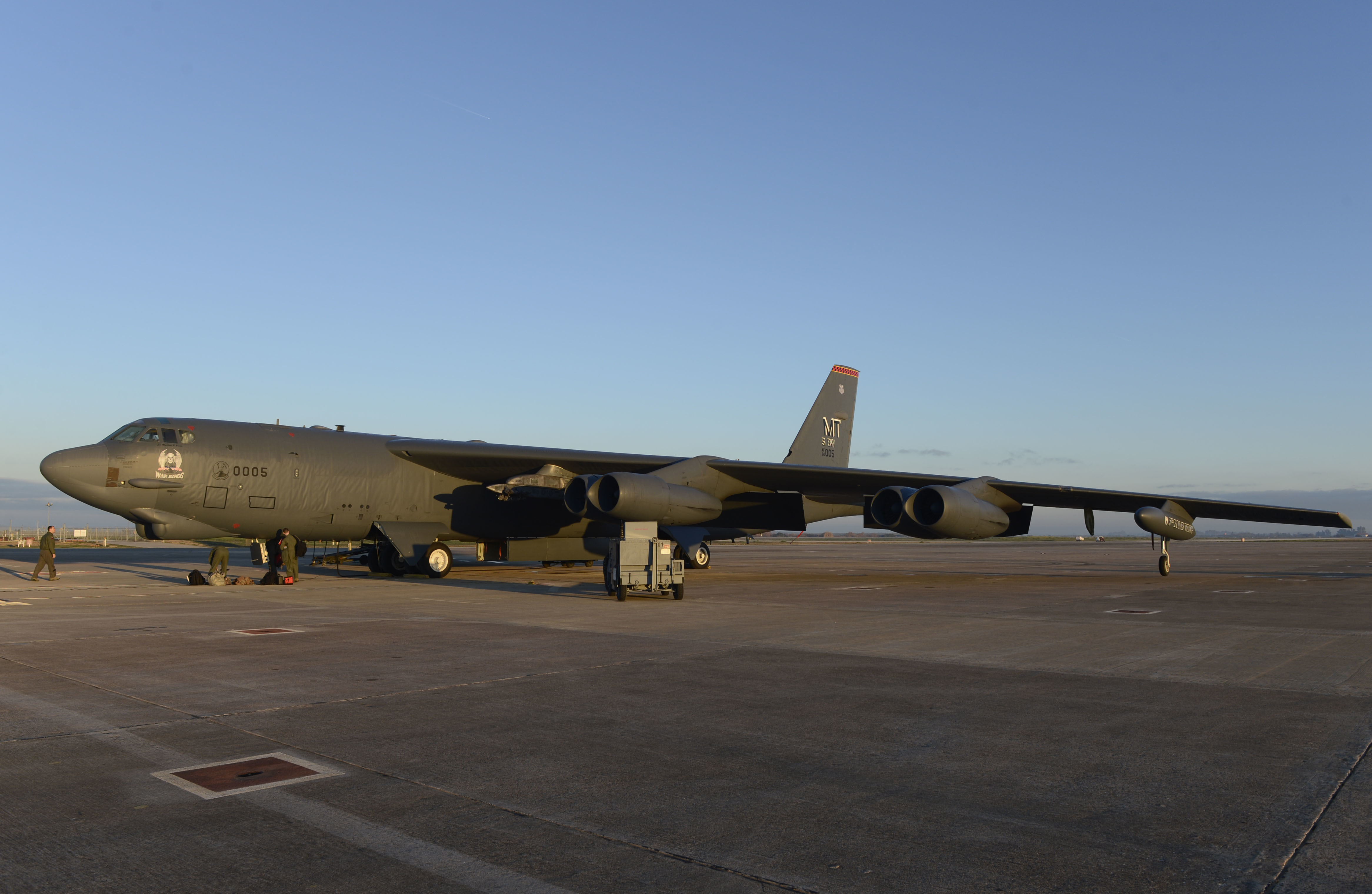 Deployed bomber stops at Morón Air Base