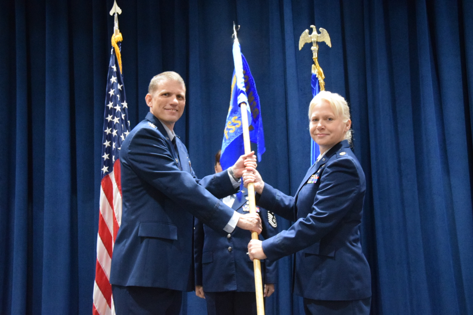 Force Support Squadron welcomes new commander > 433rd Airlift Wing ...