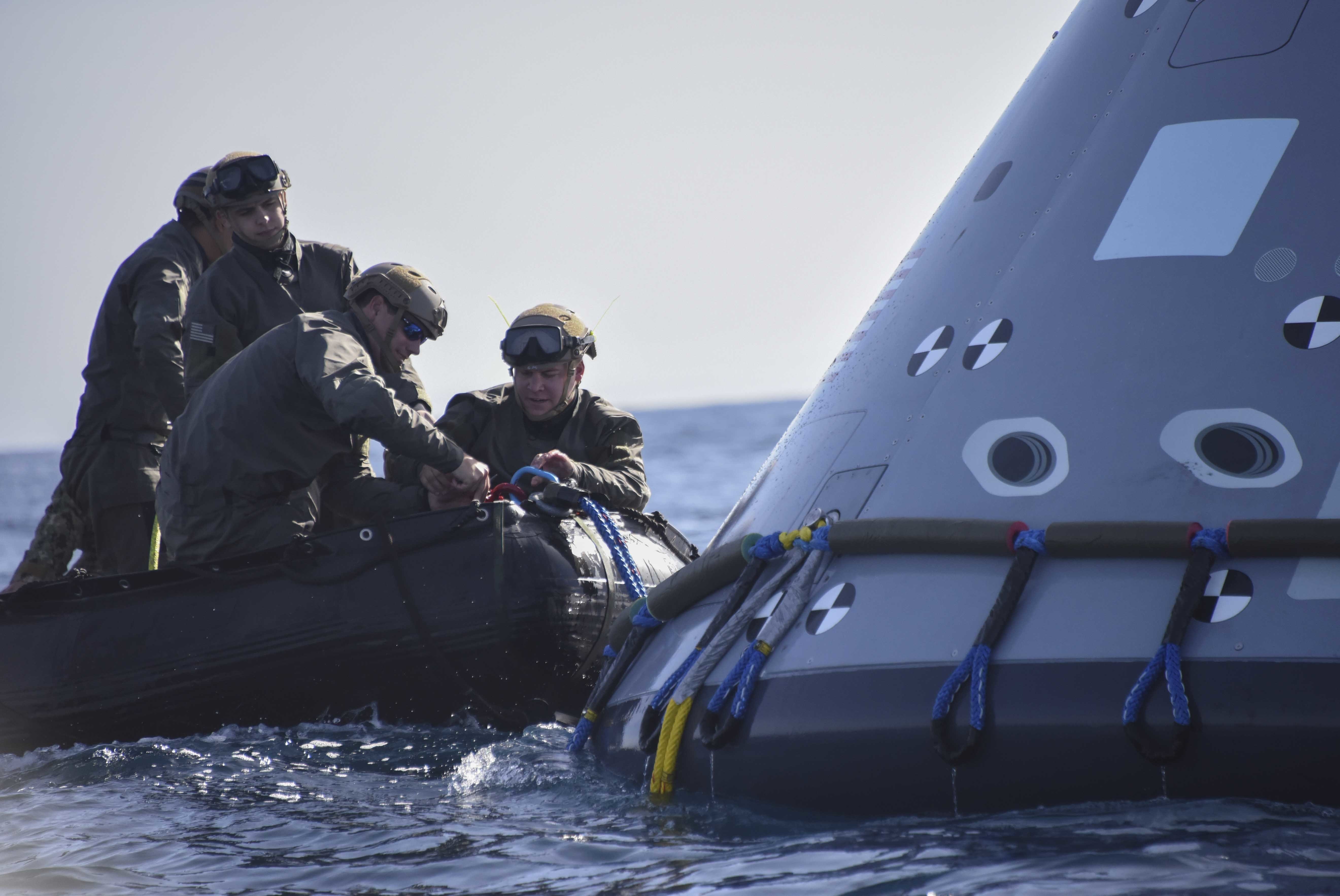 Navy and NASA Complete Underway Recovery Test > United States Navy ...