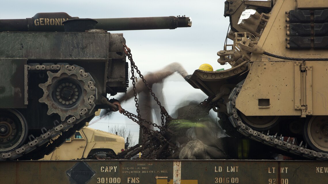 Marines load up tanks, equipment on train for exercise > 2nd Marine ...