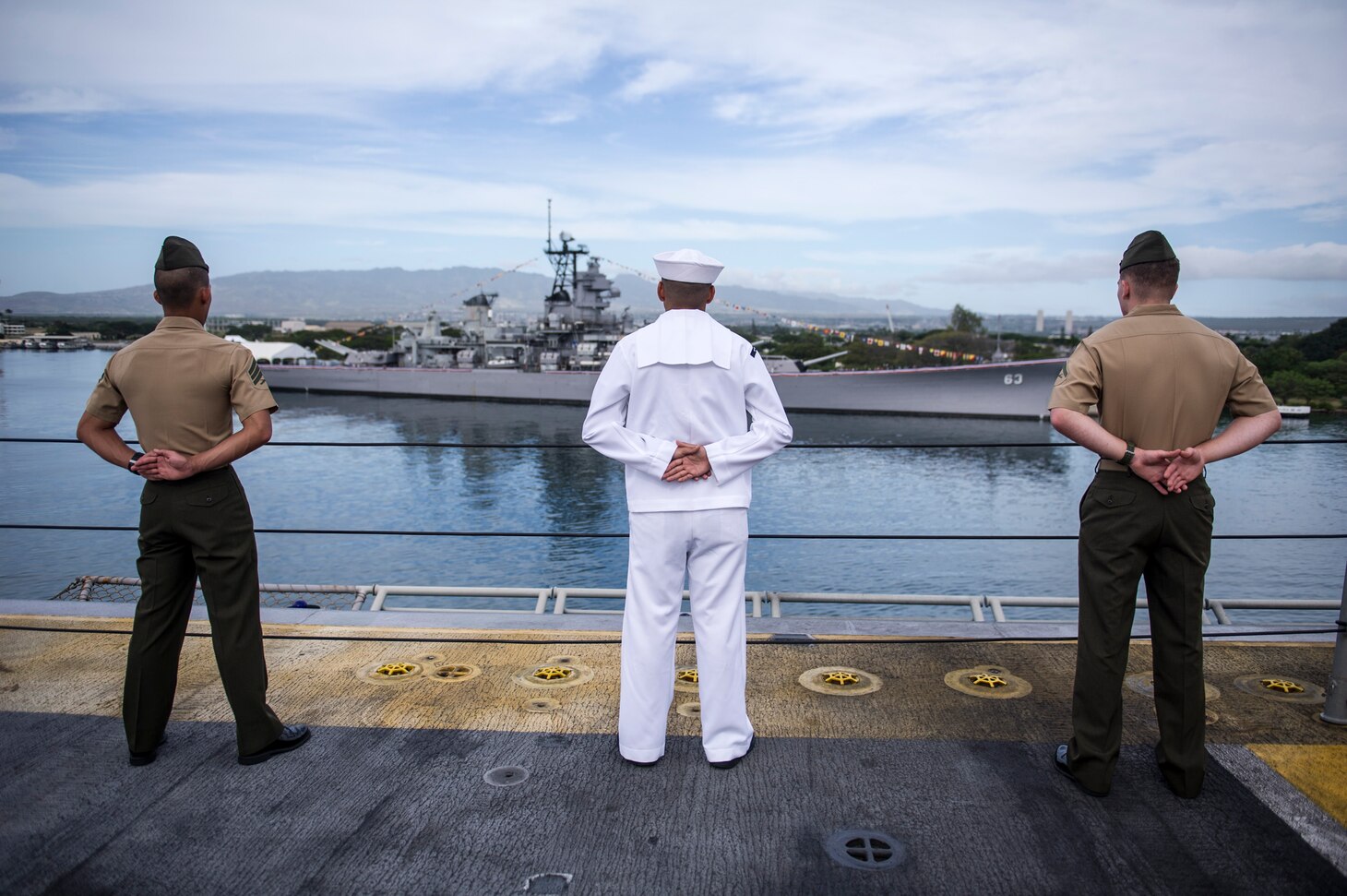 America Amphibious Ready Group Arrives in Hawaii > United States Navy ...