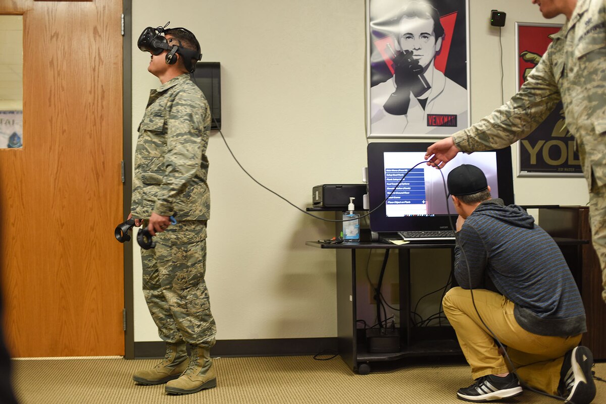 Airmen gauge fear of heights in virtual simulation > Sheppard Air Force ...