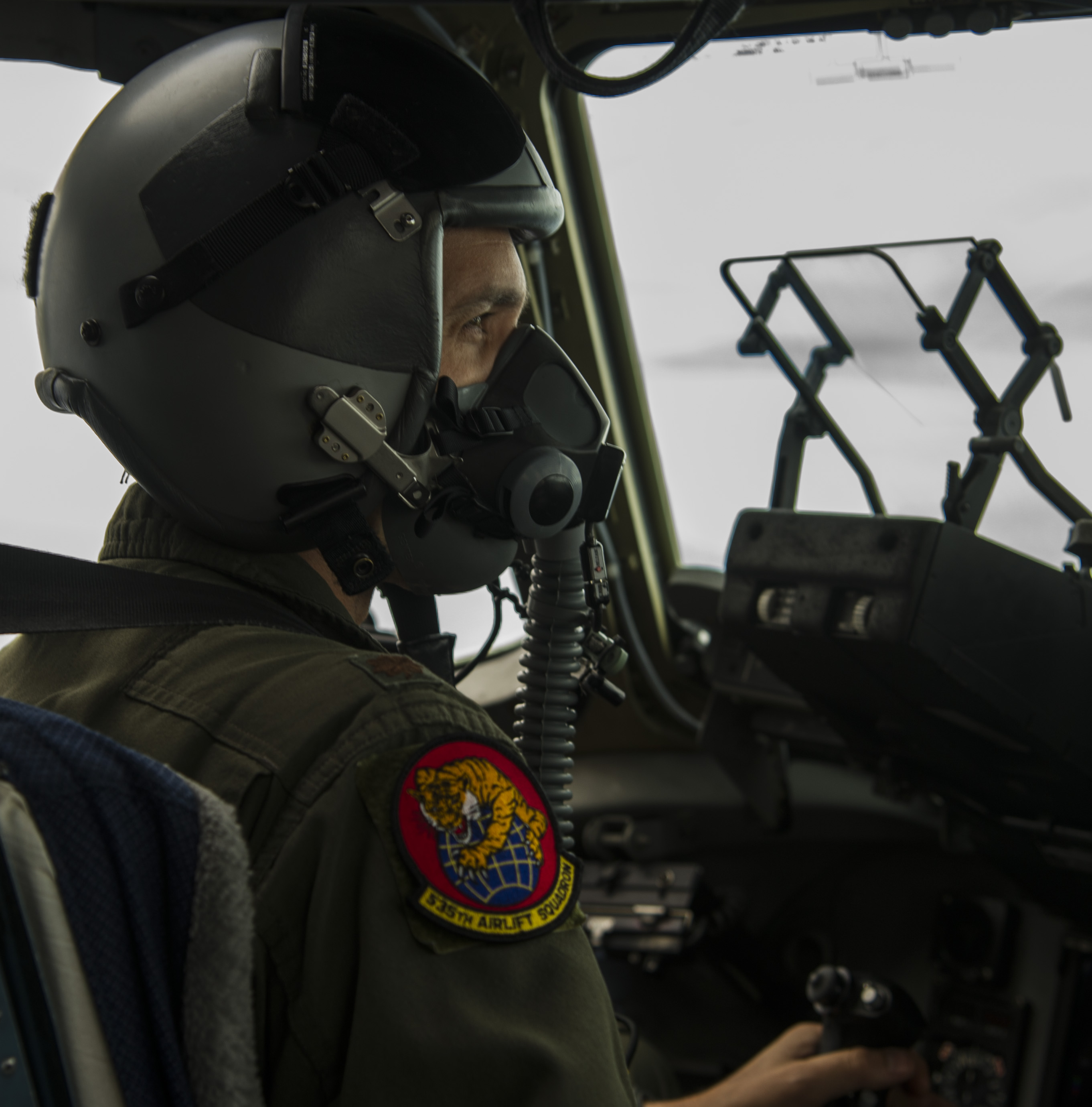 535 AS airdrops over Big Island > 15th Wing > Article Display