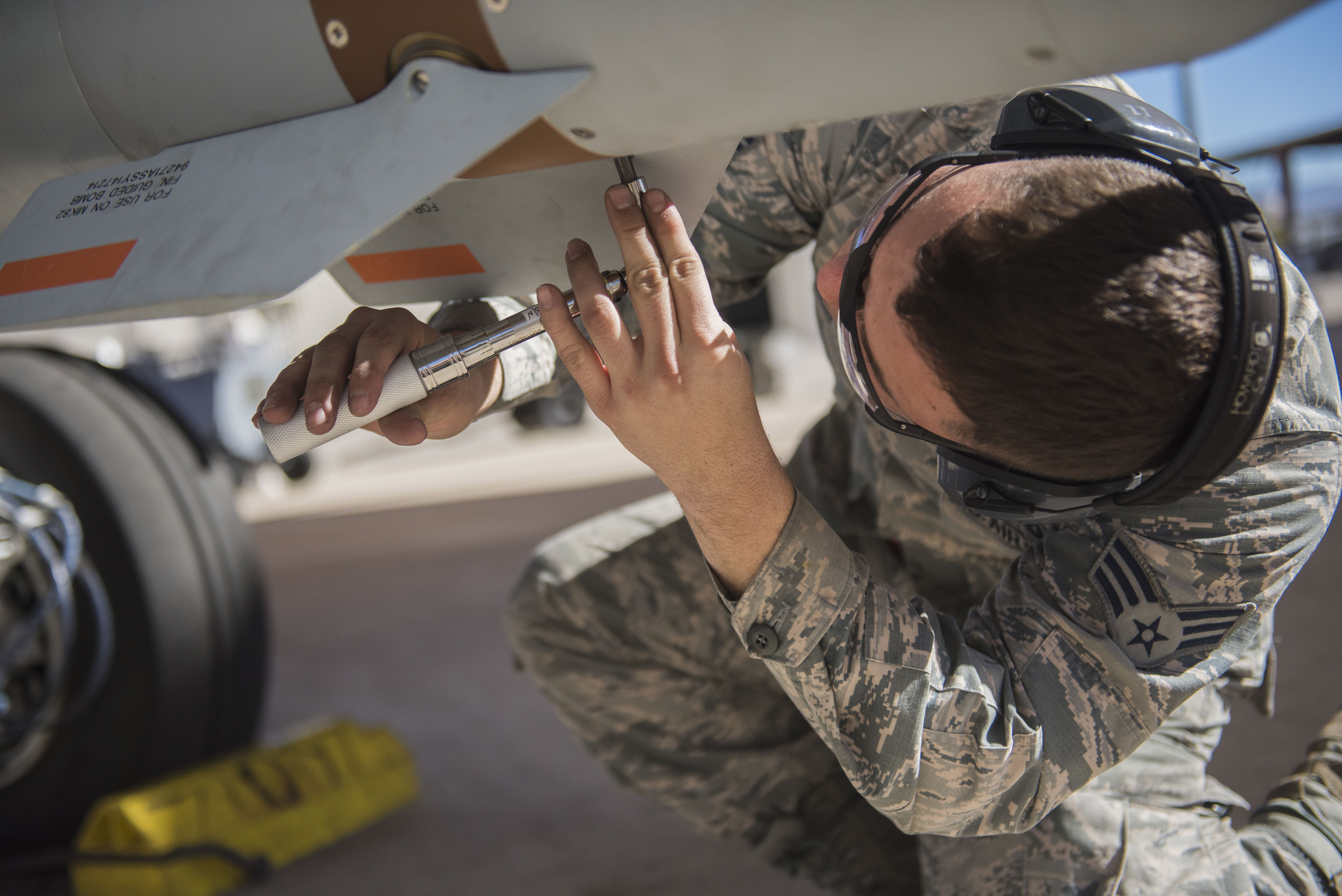 Maintainers compete in annual load crew competition > Davis-Monthan Air ...
