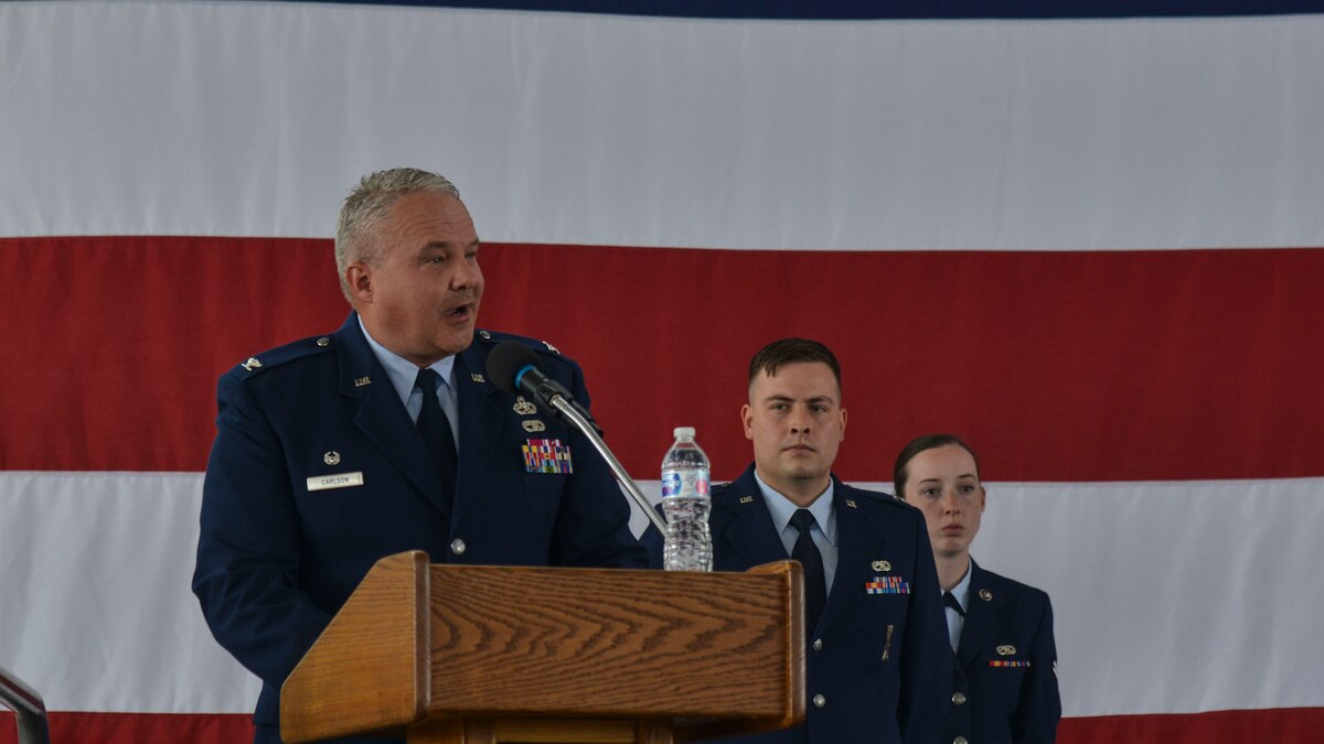 In with the new...commanders > Kirtland Air Force Base > Article Display