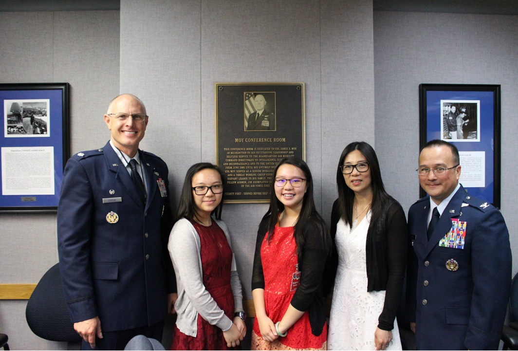 A2 community honors former AIS commander > Scott Air Force Base ...