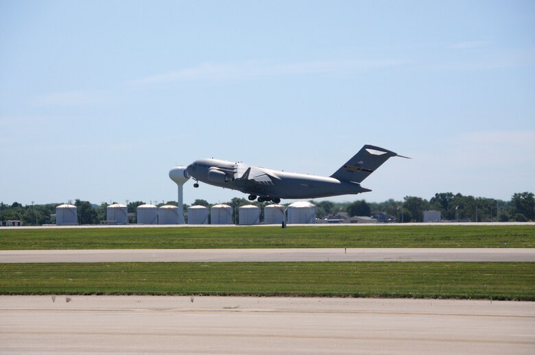 Pittsburgh C-17 takes flight from WPAFB > 445th Airlift Wing > Article ...
