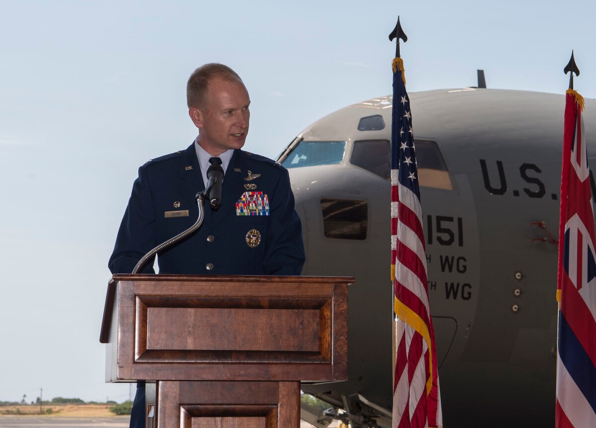 New commander joins 15th MXG ‘ohana > 15th Wing > Article Display