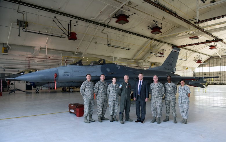 Team Buckley welcomes Colorado governor > Buckley Space Force Base ...