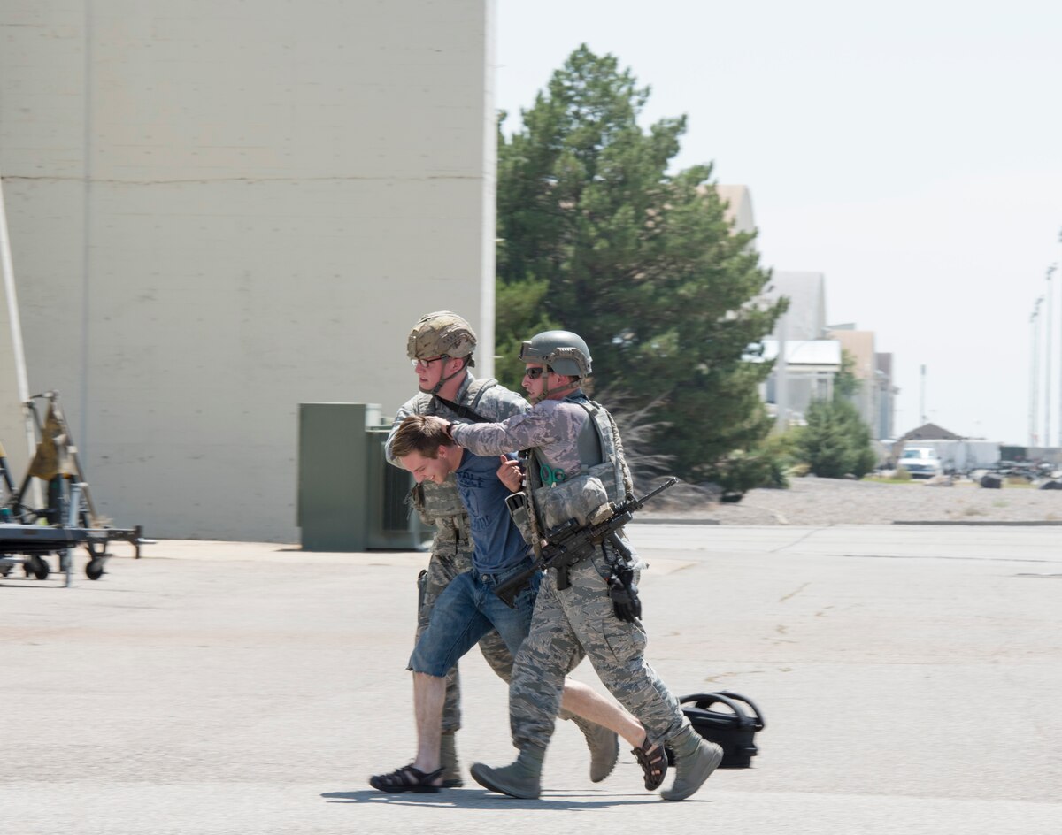 Gunfighters strengthen security measures during FPCON exercise ...