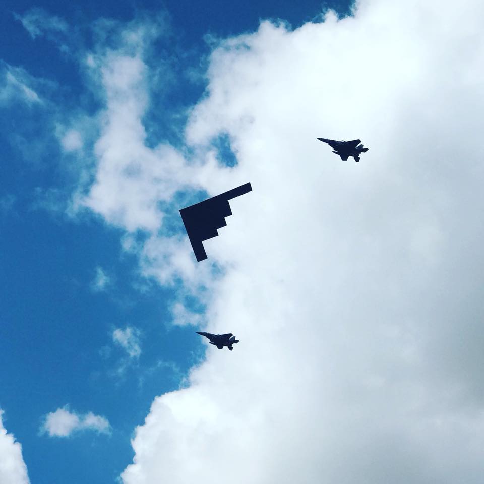 B-2 wows crowds at world’s largest military airshow > Whiteman Air ...