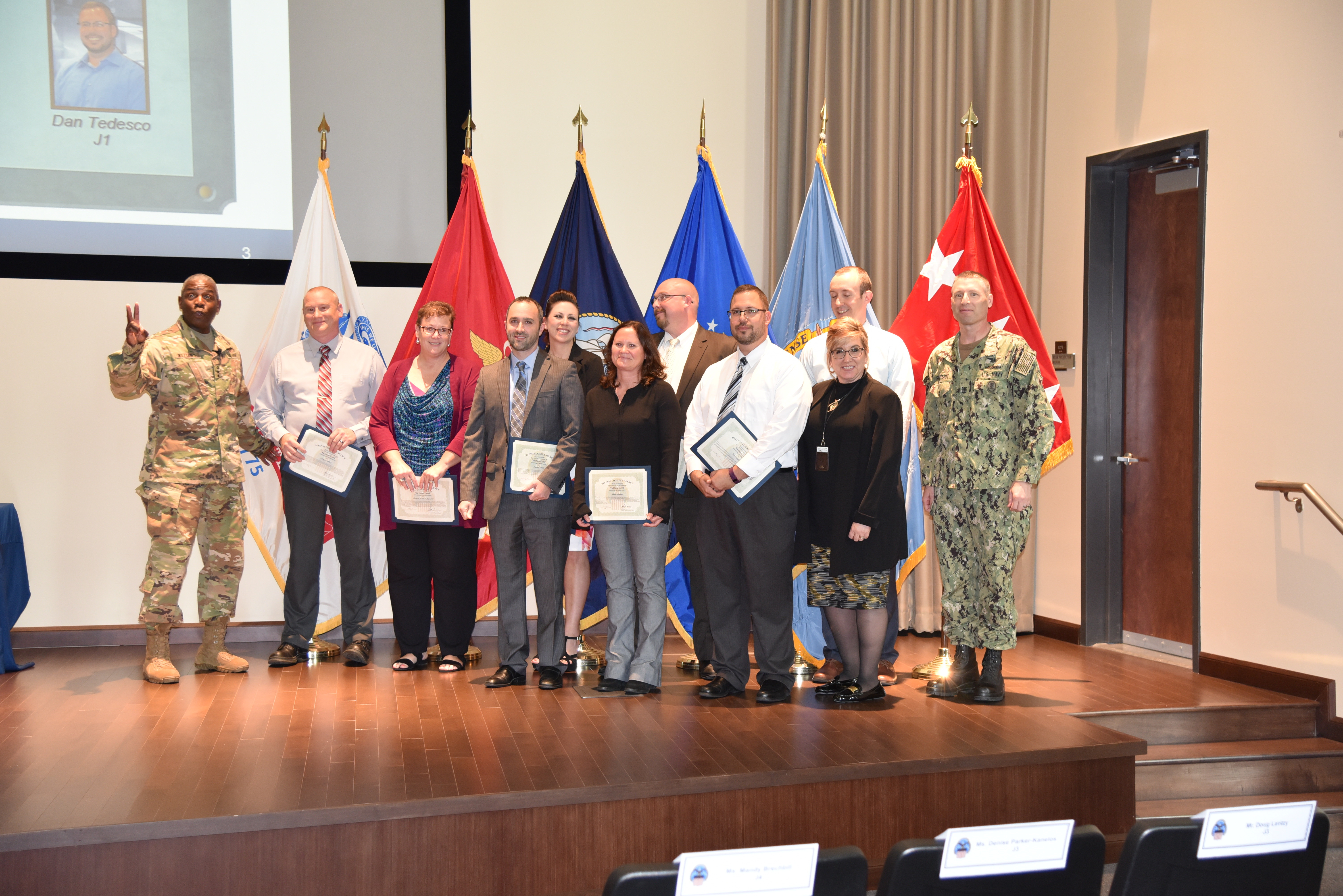 DLA Director hosts town hall at Distribution headquarters