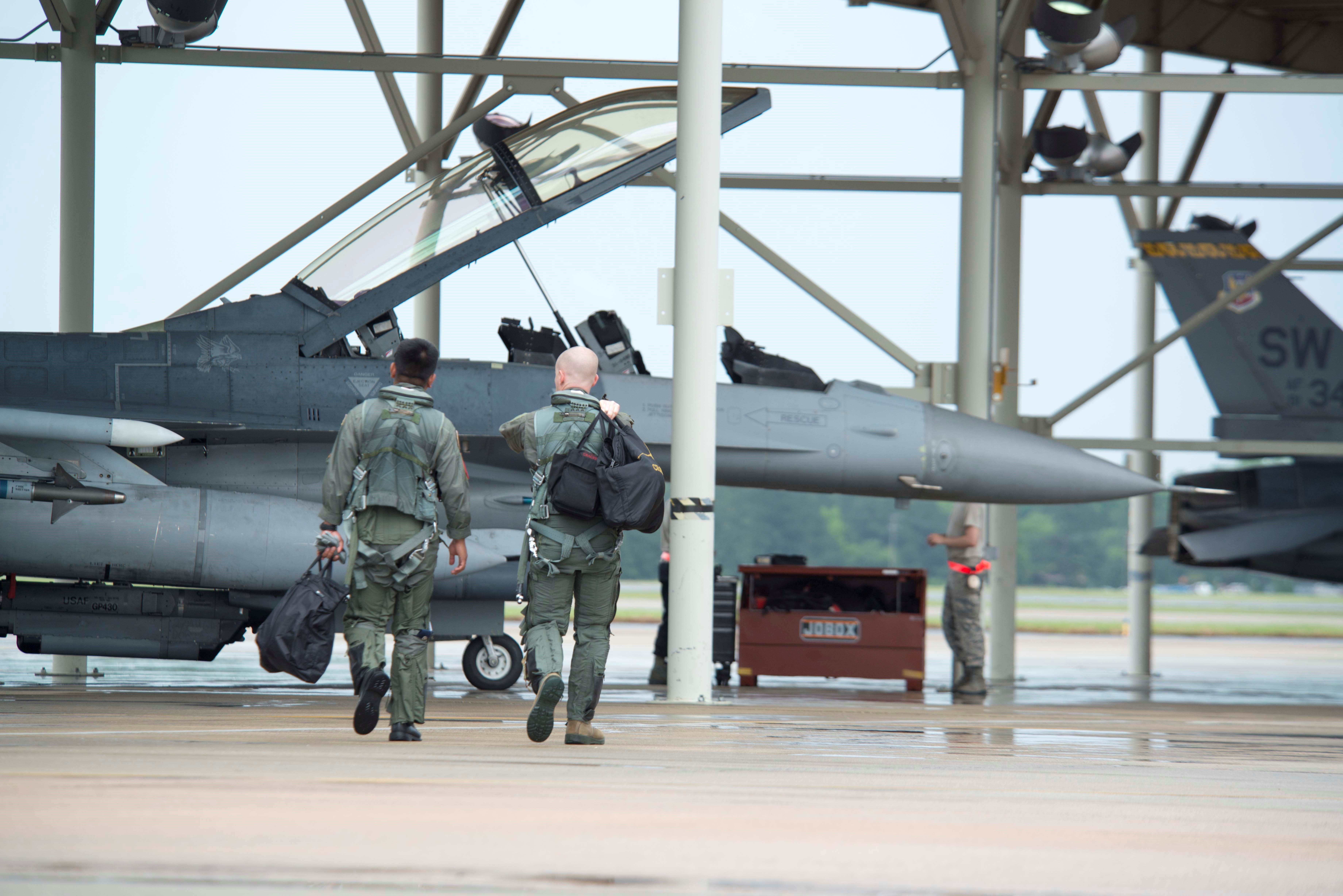 Fillipino pilots tour Shaw > Shaw Air Force Base > Article Display