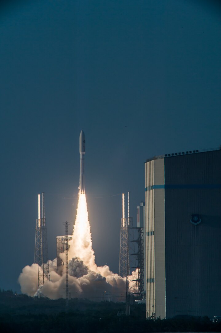 AFSPC-11 Launch a Team Effort by SMC, Its Mission Partners > Los ...