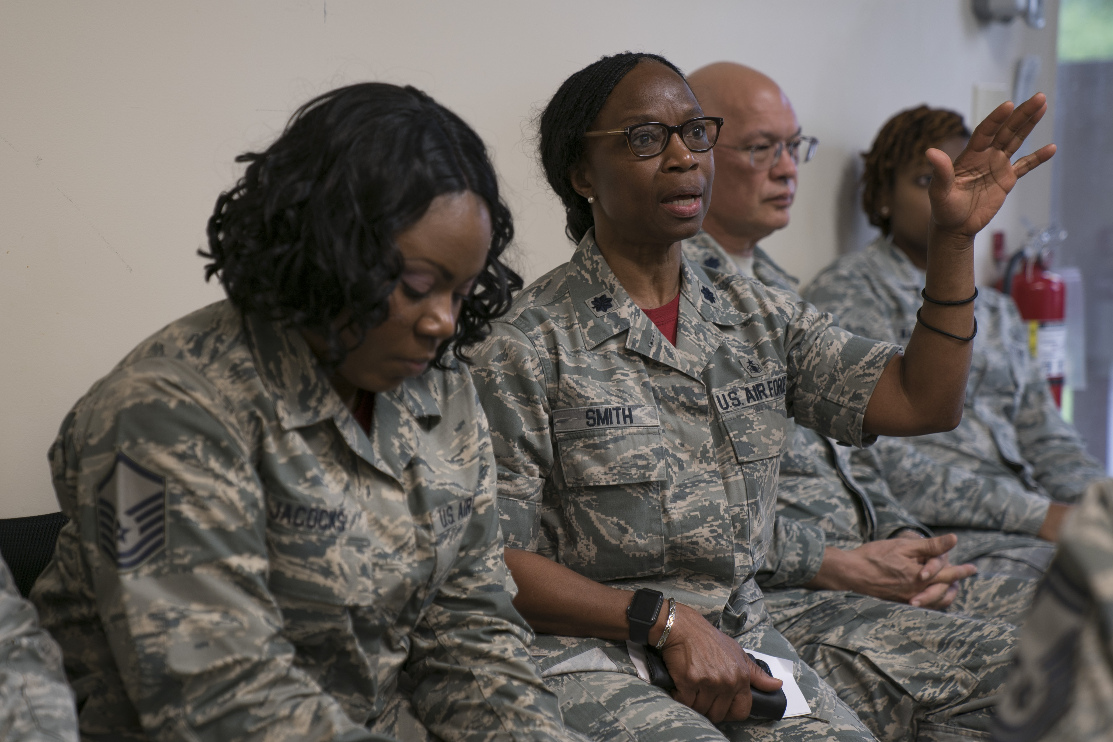 Law enforcement officers train Citizen Airmen on active shooter ...