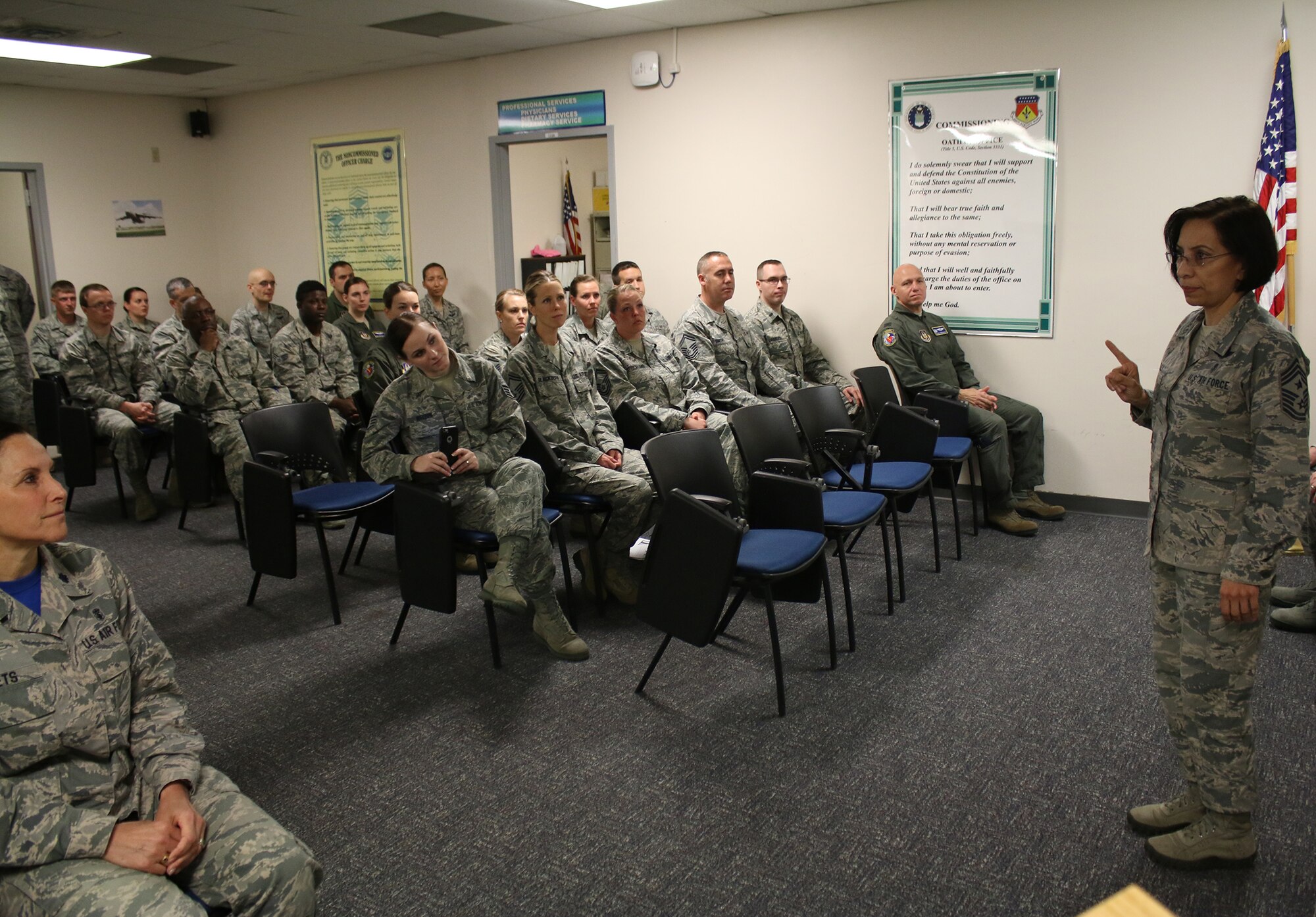 AFRC commander, command chief visit 445 AW > 445th Airlift Wing ...