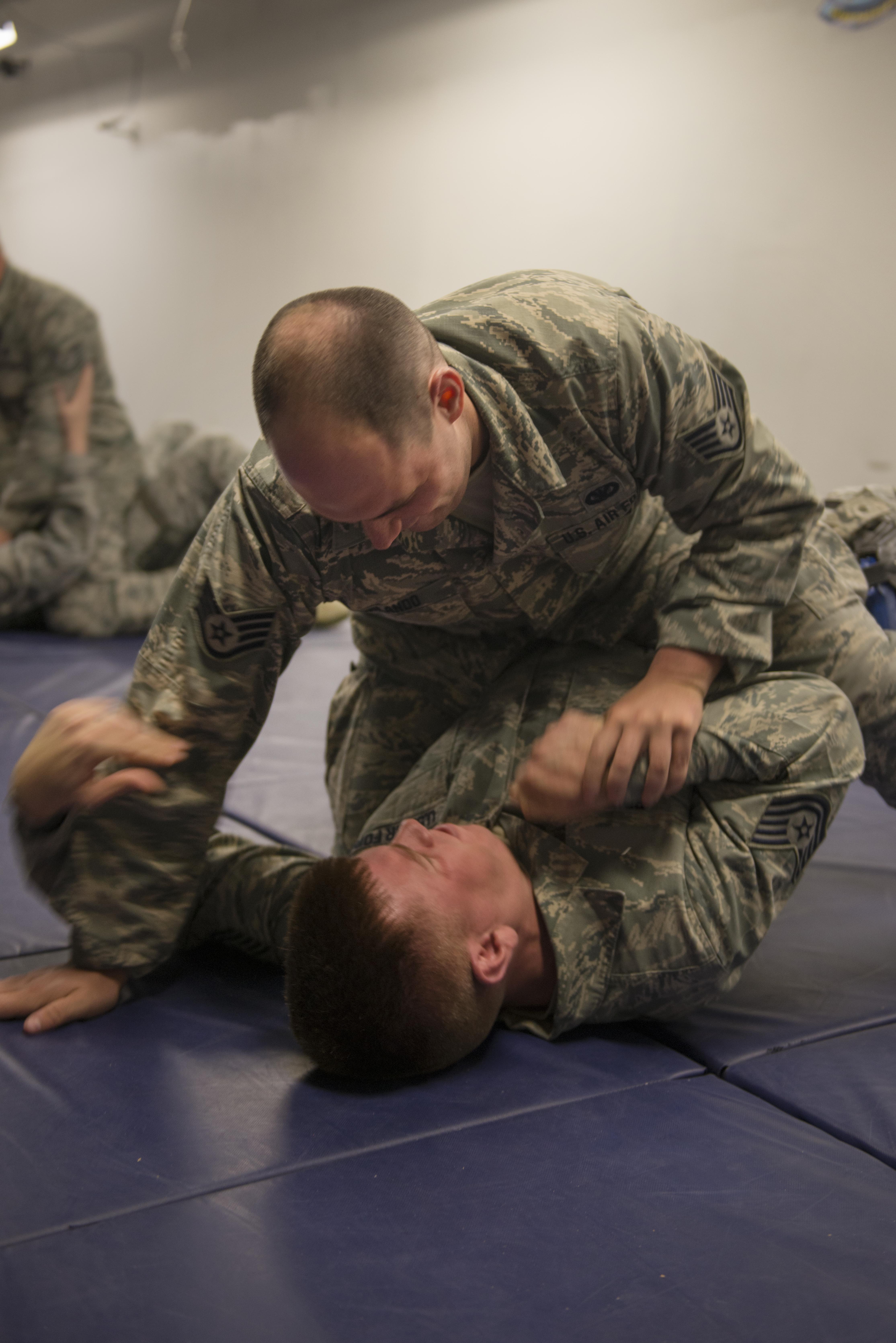 934th SFS Airmen train to respond > Minneapolis-St Paul Air Reserve ...