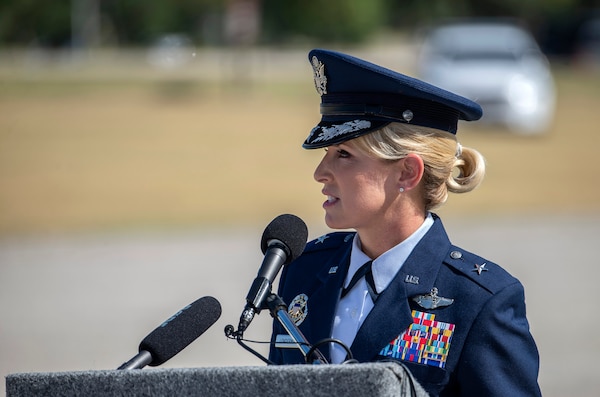 Brig. Gen. Laura Lenderman takes command of 502nd Air Base Wing, Joint ...