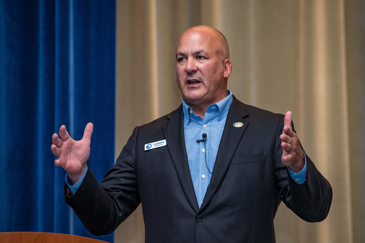 Retired operator speaks to command and staff class > Air Force Special ...