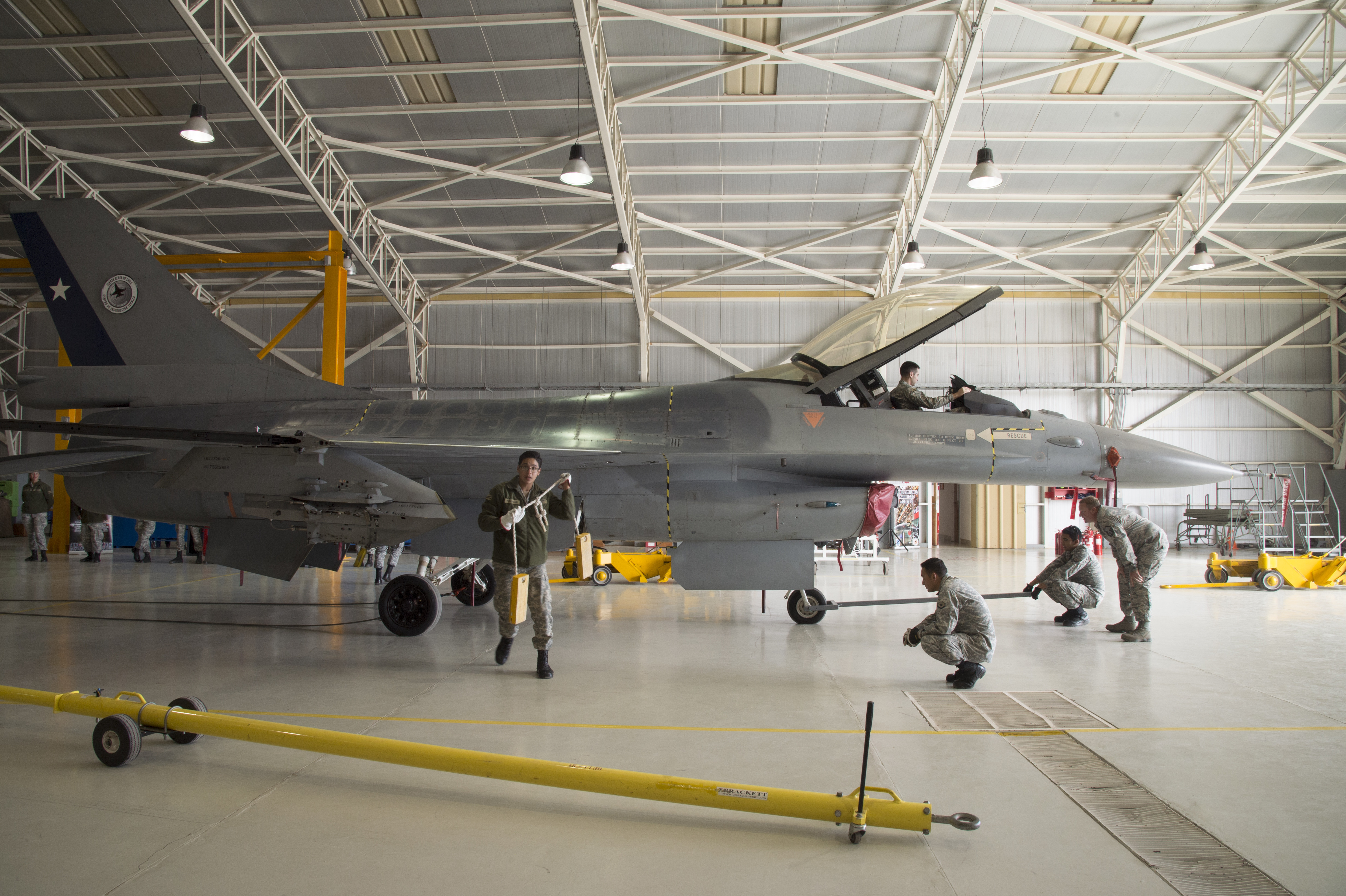 US Airmen teach aircraft recovery to Chilean Air Force partners > Air ...