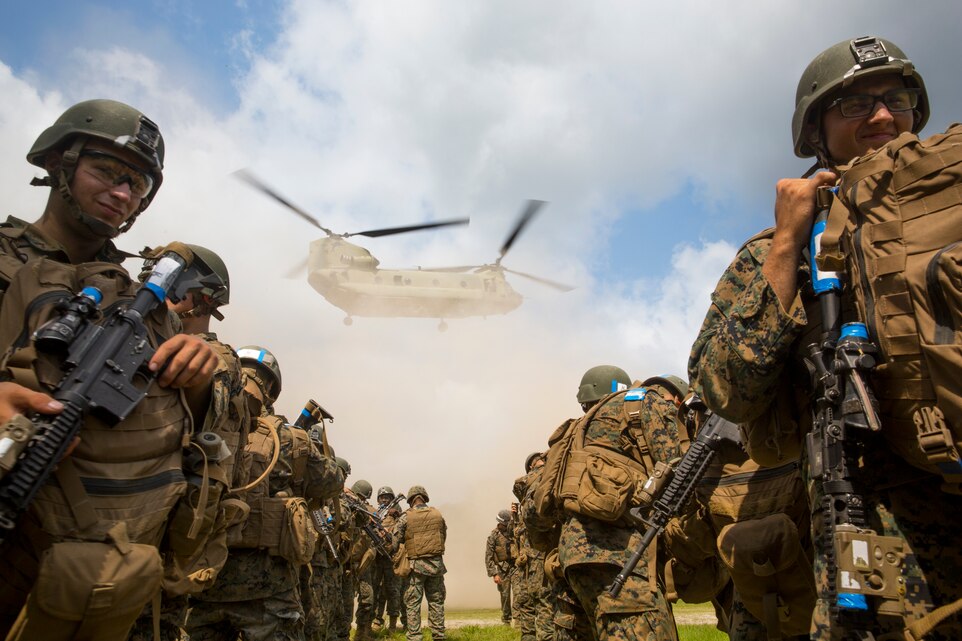 Army participates in a helo lift of ITB students > United States Marine ...