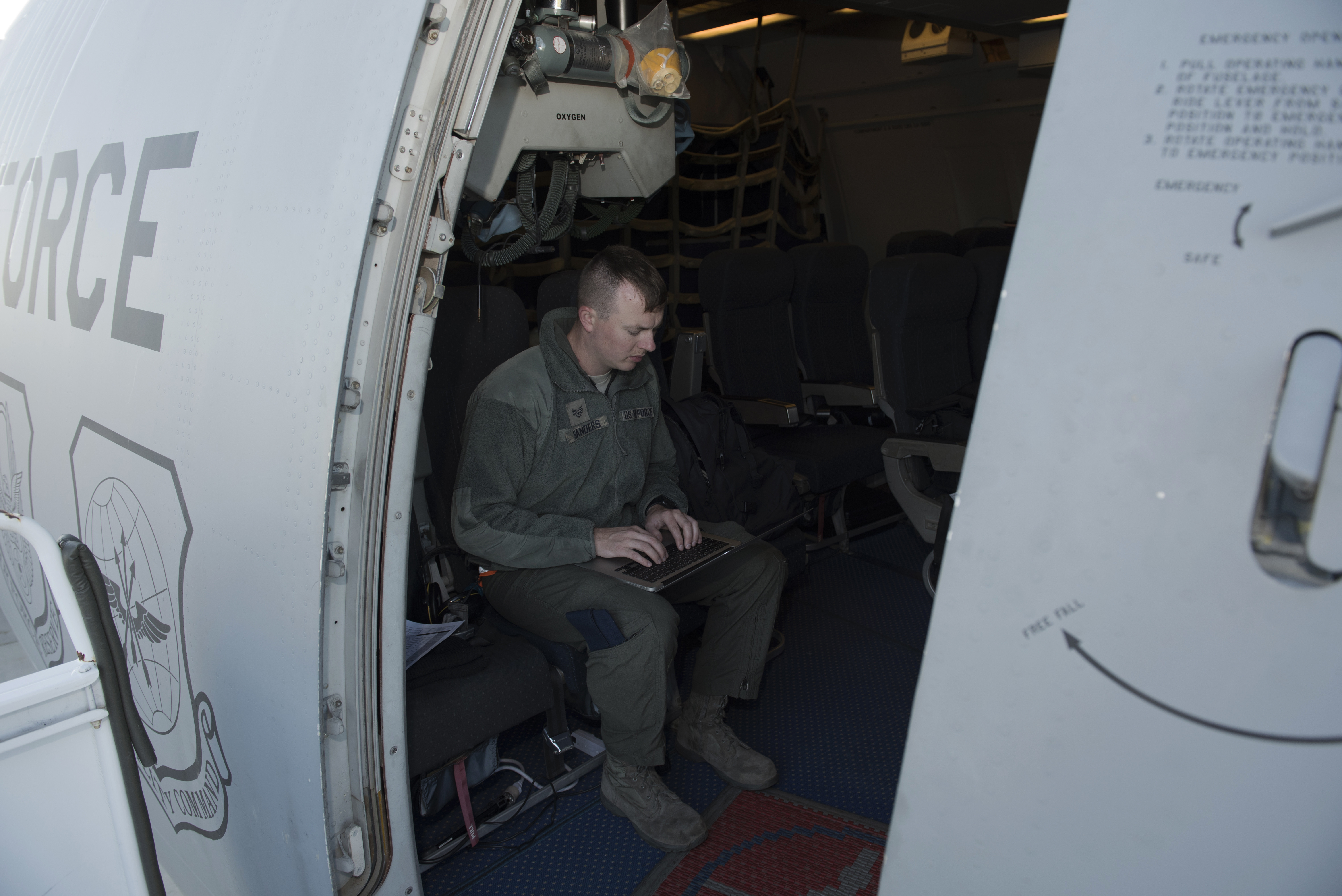 Flying crew chiefs enable Pacific refueling mission